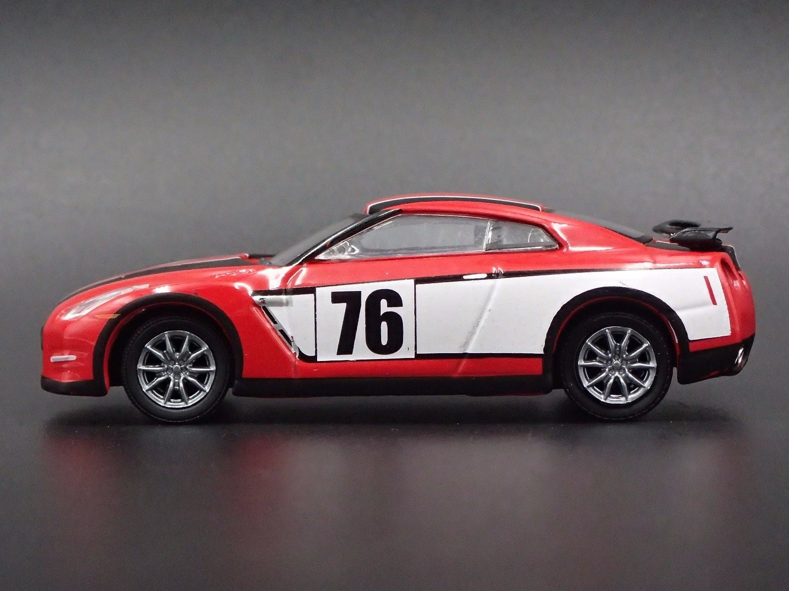 2007-2025 NISSAN GTR R35 SKYLINE RED RARE 1:64 SCALE DIORAMA DIECAST M ...
