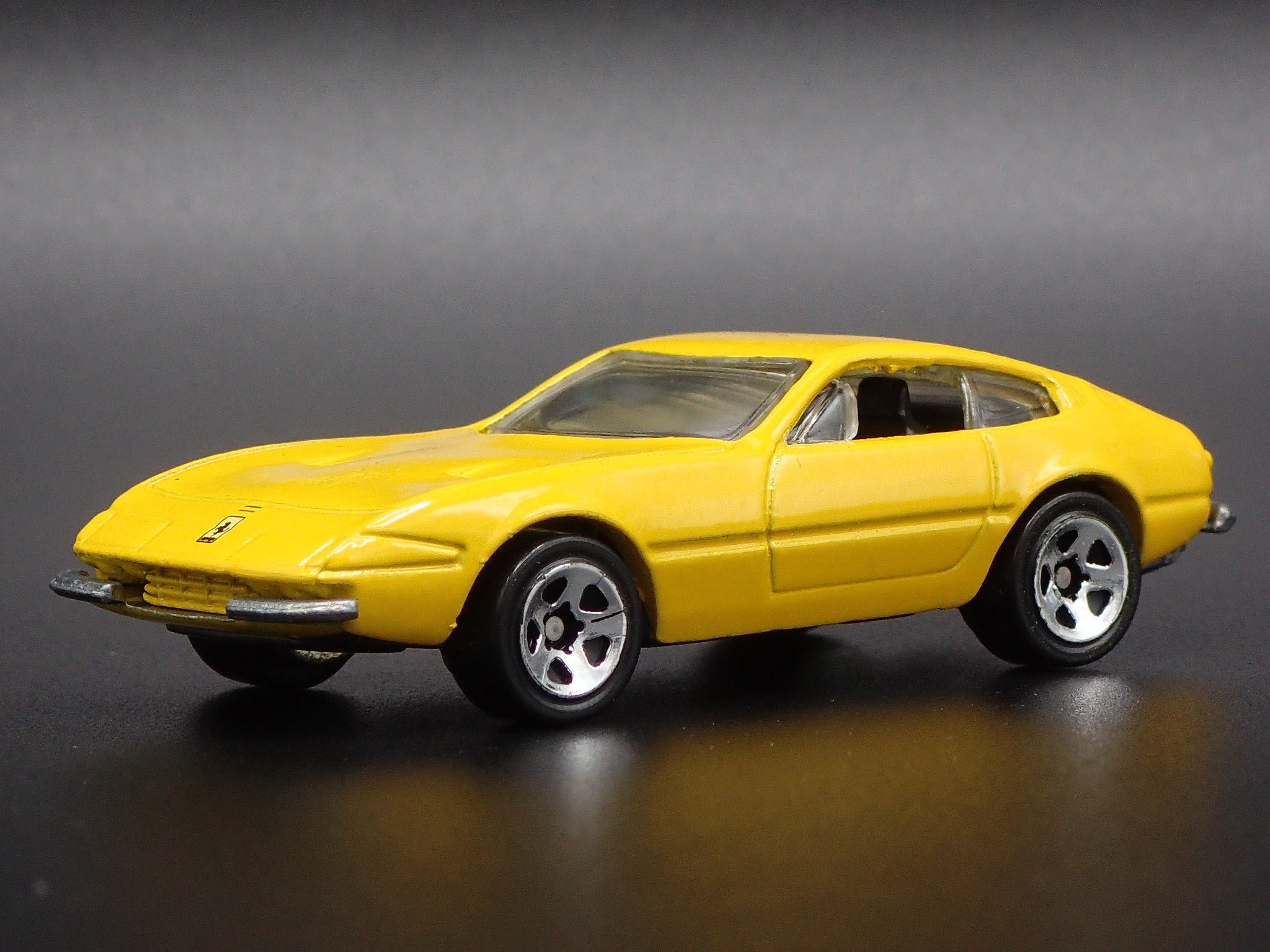 1968-1973 FERRARI 365 GTB/4 1:64 SCALE COLLECTIBLE DIORAMA DIECAST MOD ...