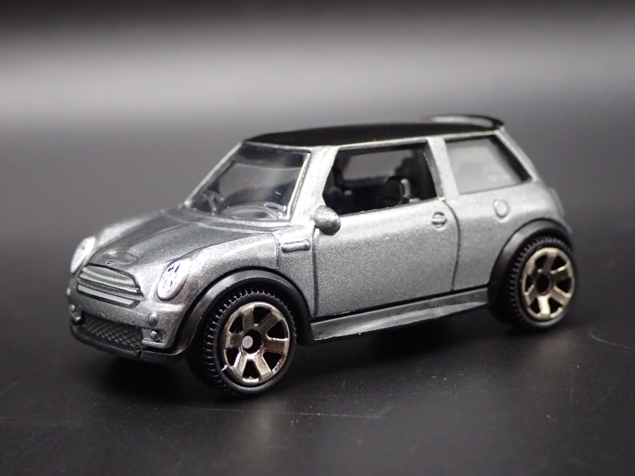 2001 - 2006 MINI COOPER S GRAY 1:64 SCALE COLLECTIBLE DIORAMA DIECAST ...