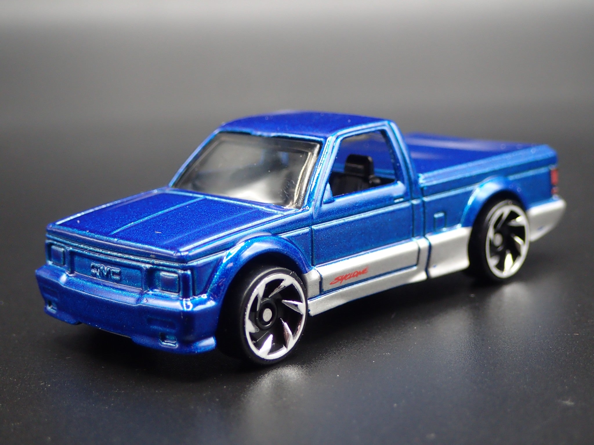 1991 91 GMC SYCLONE PICKUP TRUCK BLUE RARE 1:64 SCALE DIORAMA DIECAST ...