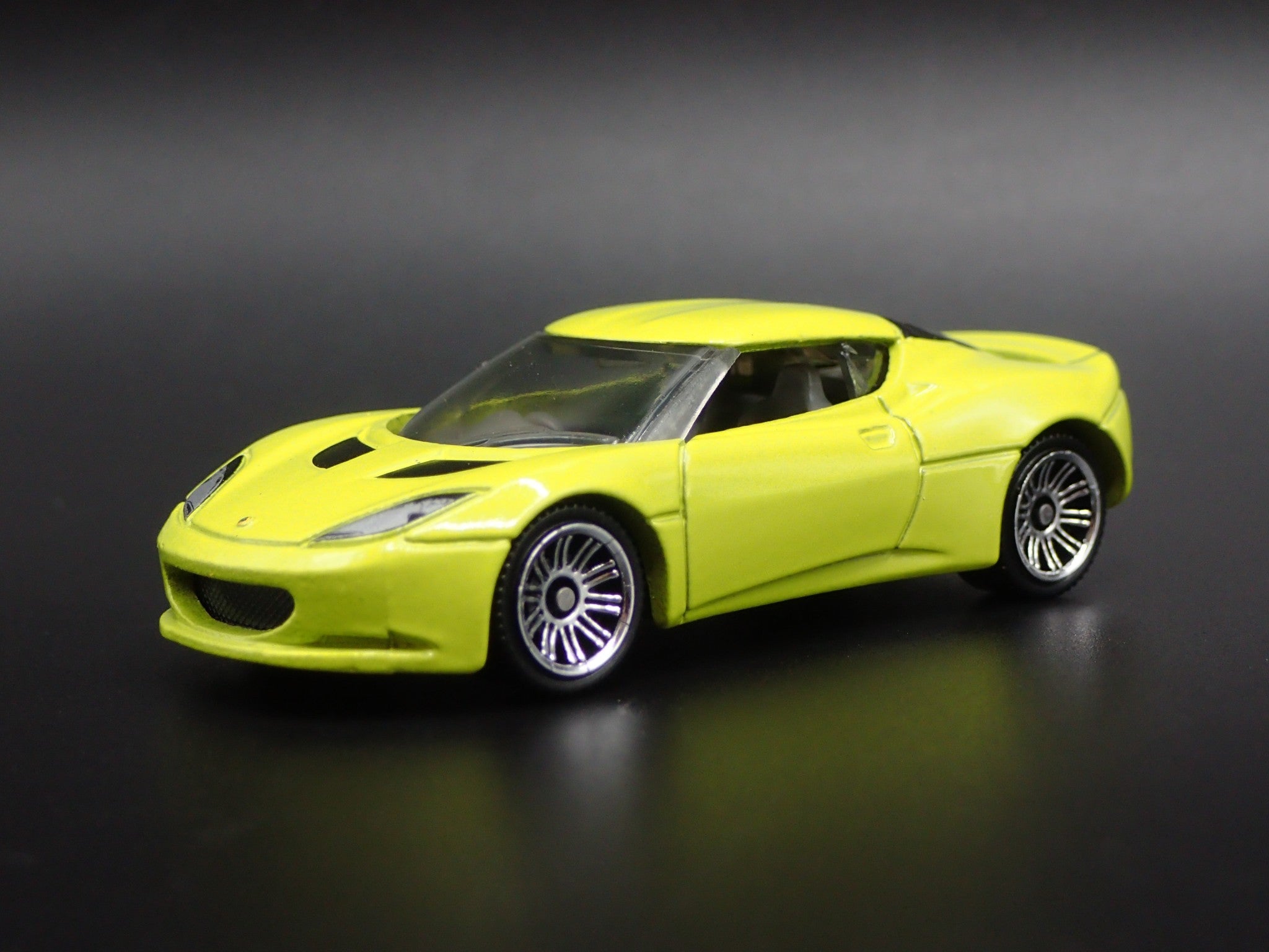 2010-2021 LOTUS EVORA GREEN 1/64 SCALE COLLECTIBLE DIORAMA DIECAST MOD ...
