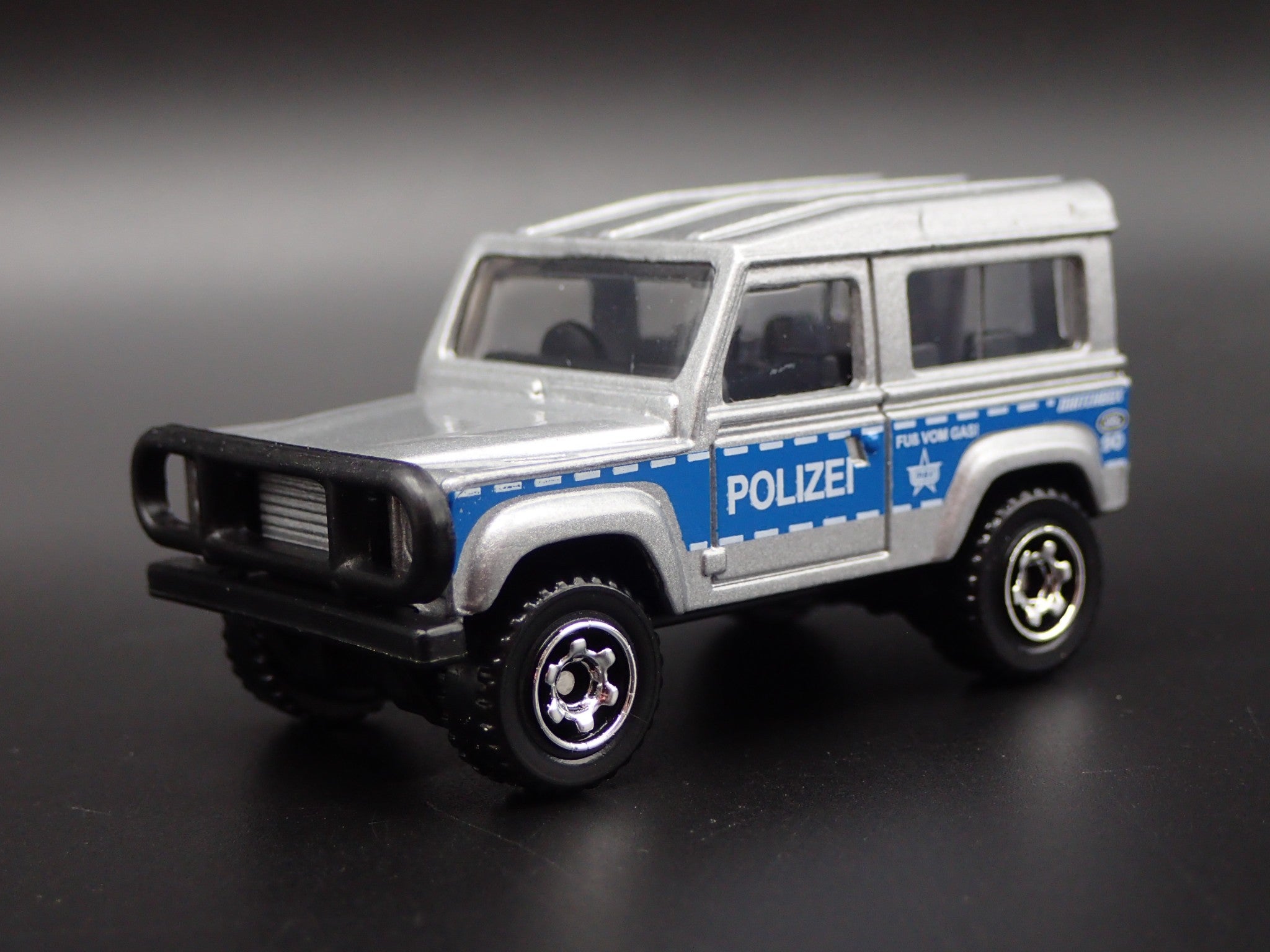 1984-1990 LAND ROVER 90 POLIZEI 1/64 SCALE COLLECTIBLE DIORAMA DIECAST ...