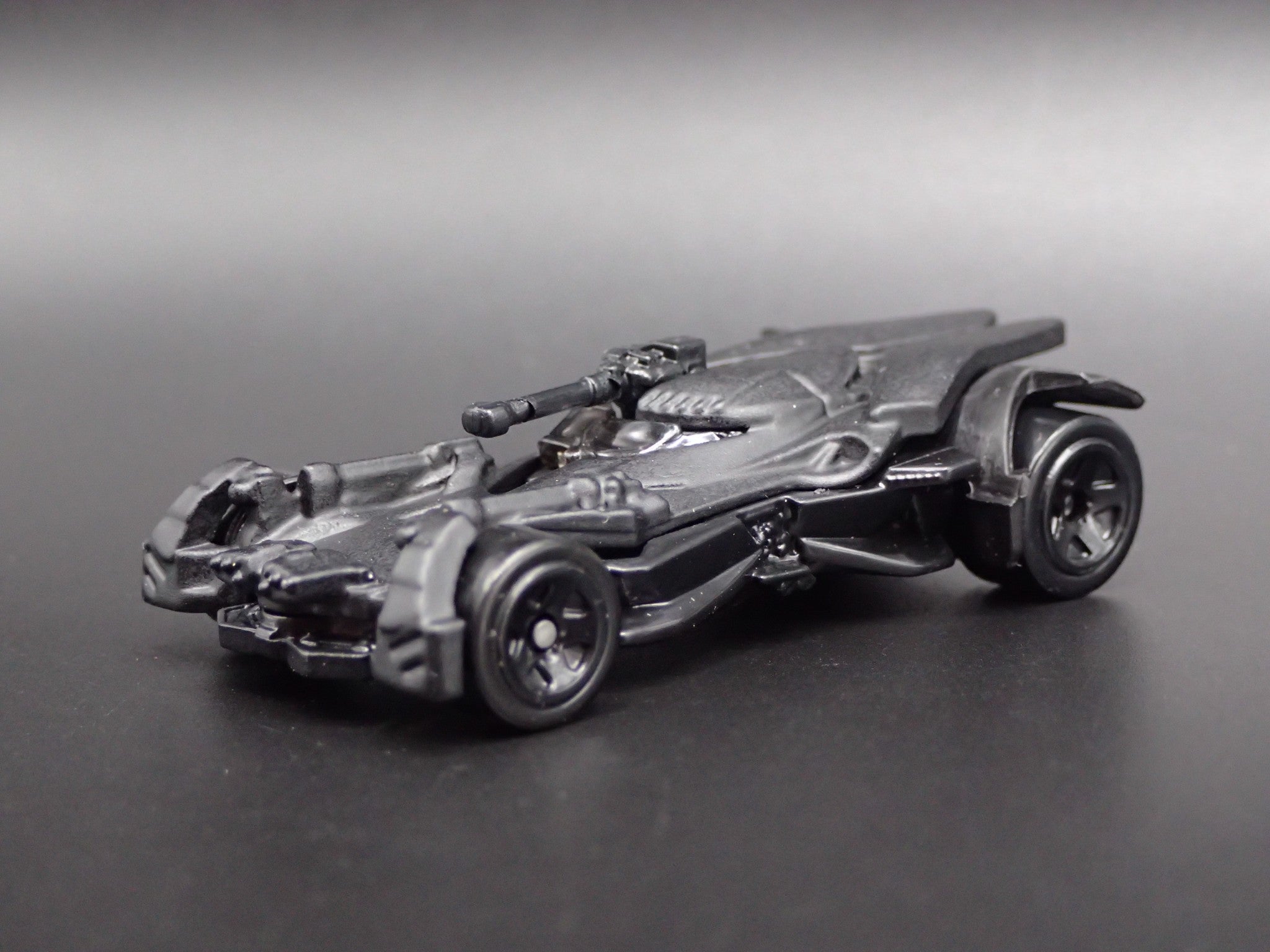 BATMAN JUSTICE LEAGUE BATMOBILE 1:64 SCALE COLLECTIBLE DIORAMA DIECAST ...