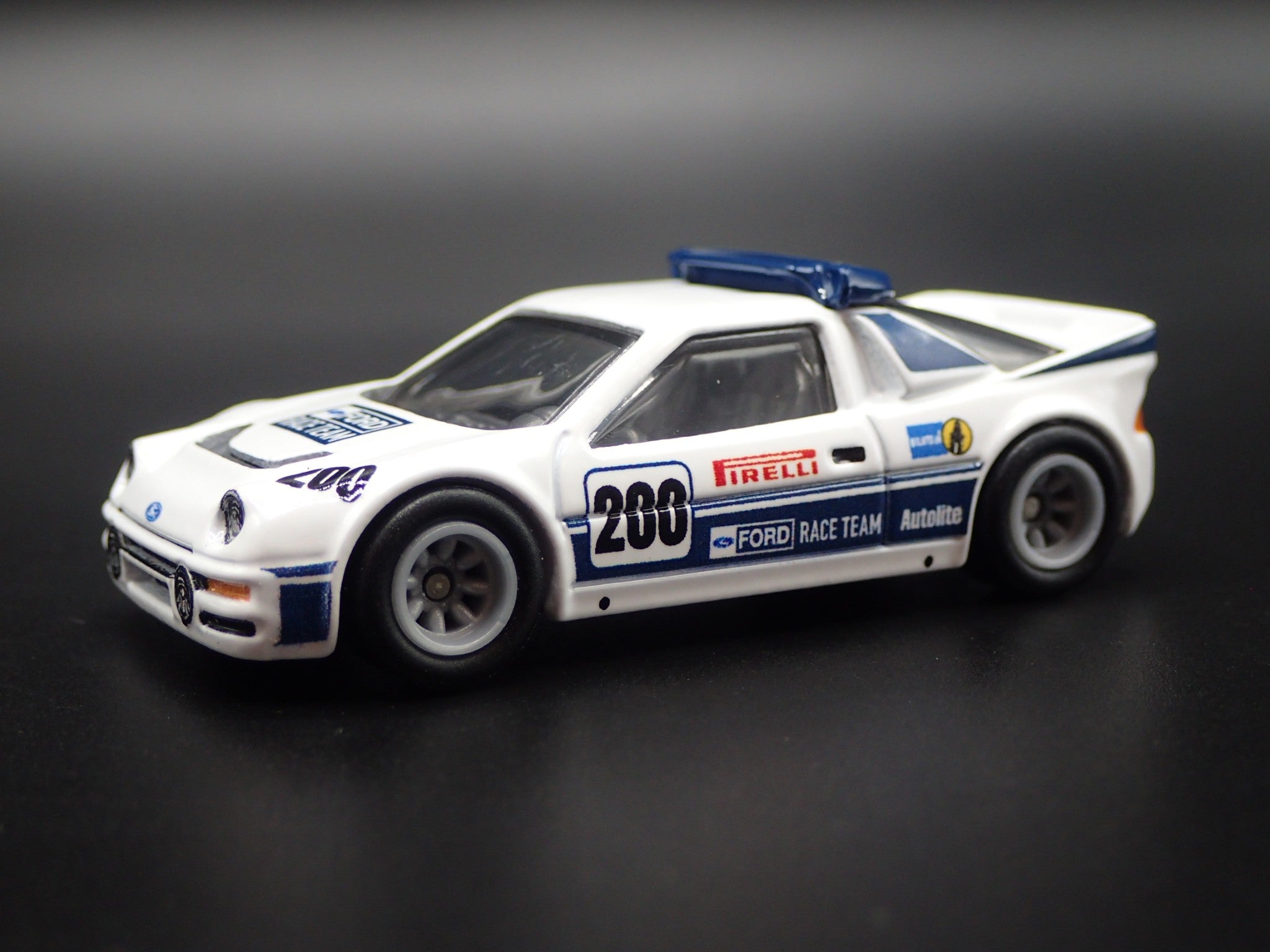 FORD RS 200 RACE CAR PIRELLI 1:64 SCALE COLLECTIBLE DIORAMA DIECAST MO ...