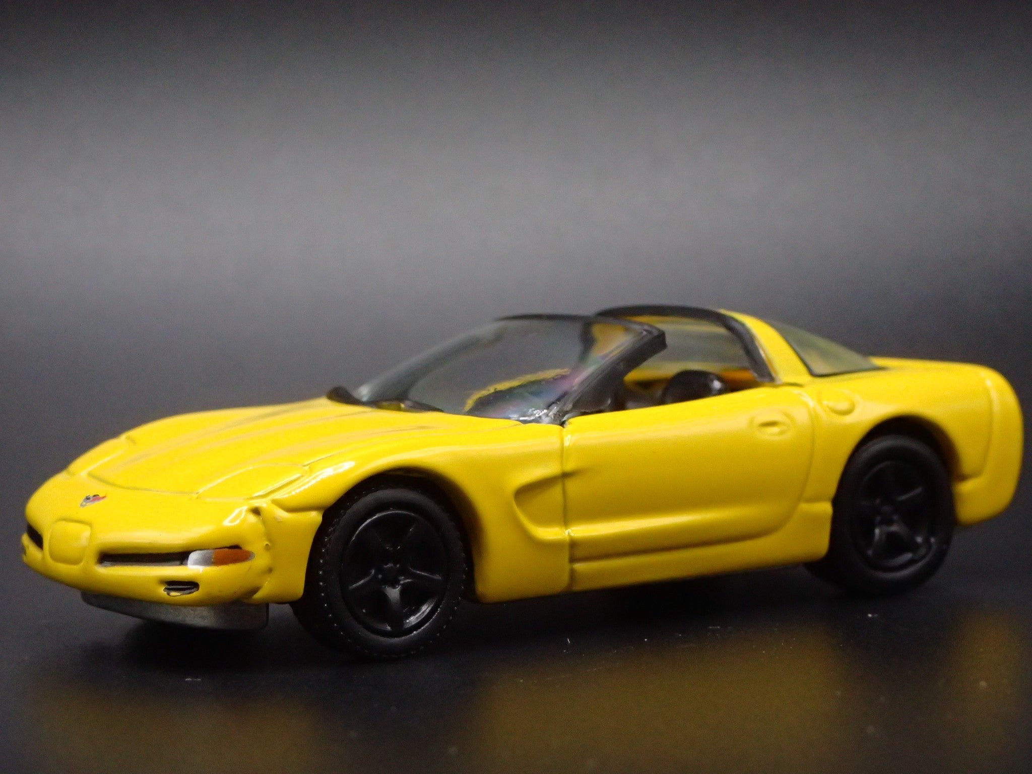 2003 03 CHEVY CHEVROLET CORVETTE C5 50TH YELLOW 1:64 SCALE DIECAST MOD ...