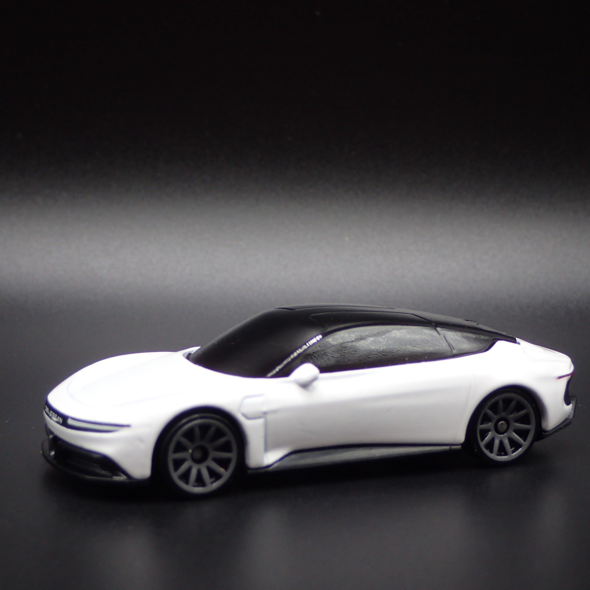 DELOREAN DMC ALPHA5 CONCEPT CAR 1:64 SCALE COLLECTIBLE DIORAMA DIECAST ...