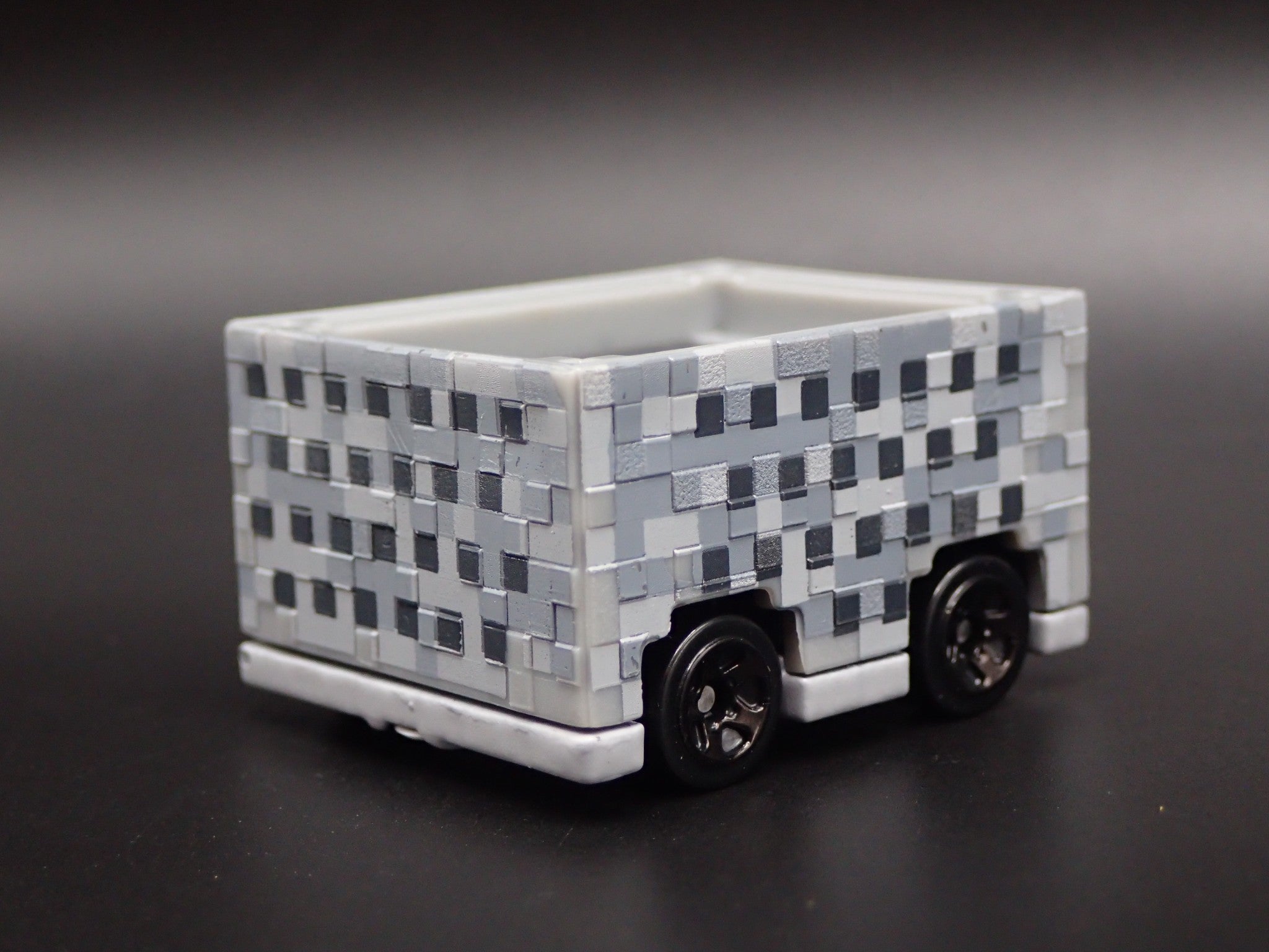 MINECRAFT MINECART SILVER RARE 1:64 SCALE COLLECTIBLE DIORAMA DIECAST ...