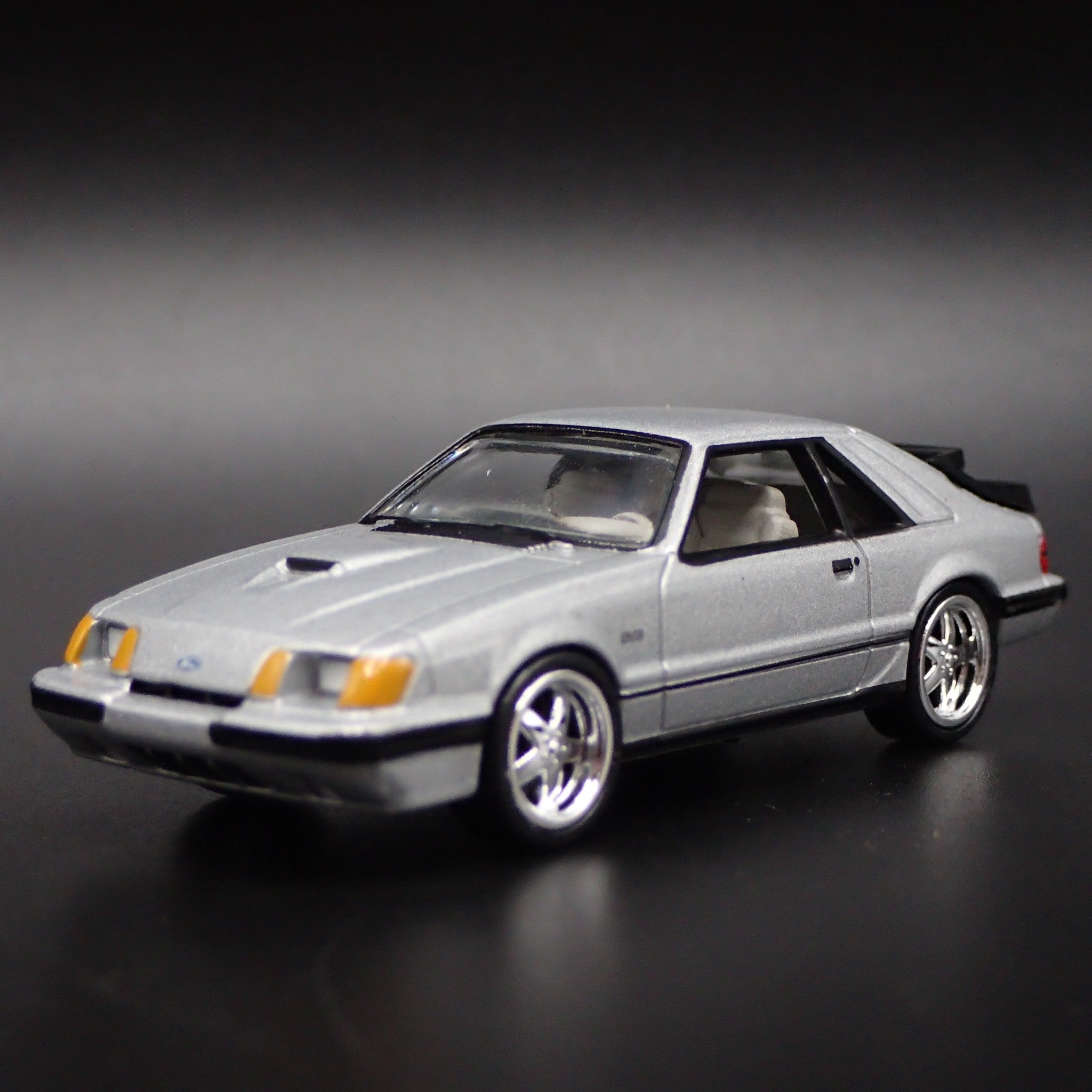 1984 84 FORD MUSTANG SVO FOX BODY SILVER 1:64 SCALE DIORAMA DIECAST MO ...