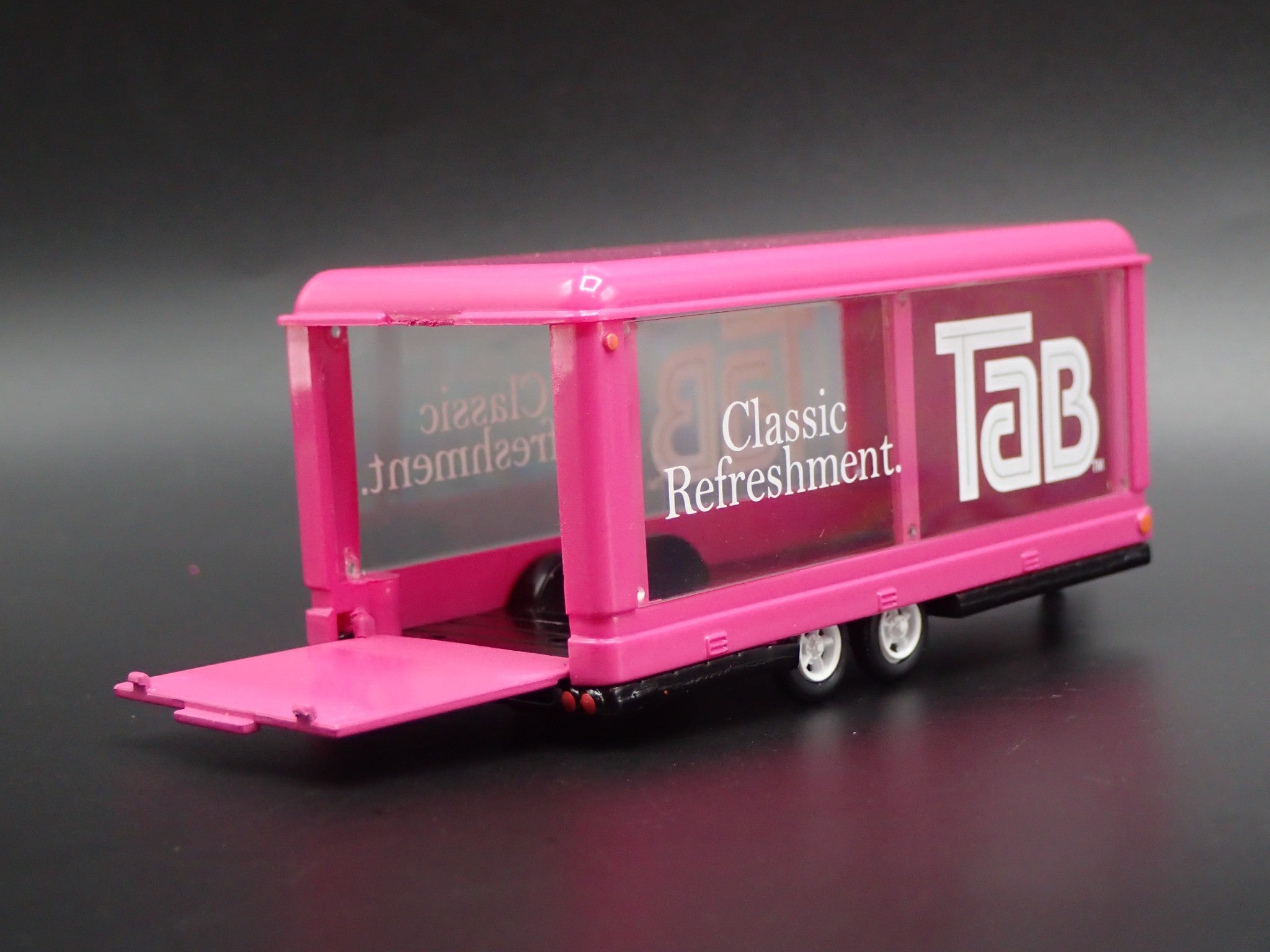 ENCLOSED GLASS CAR DISPLAY TRAILER TAB COLA 1:64 SCALE DIORAMA DIECAST ...