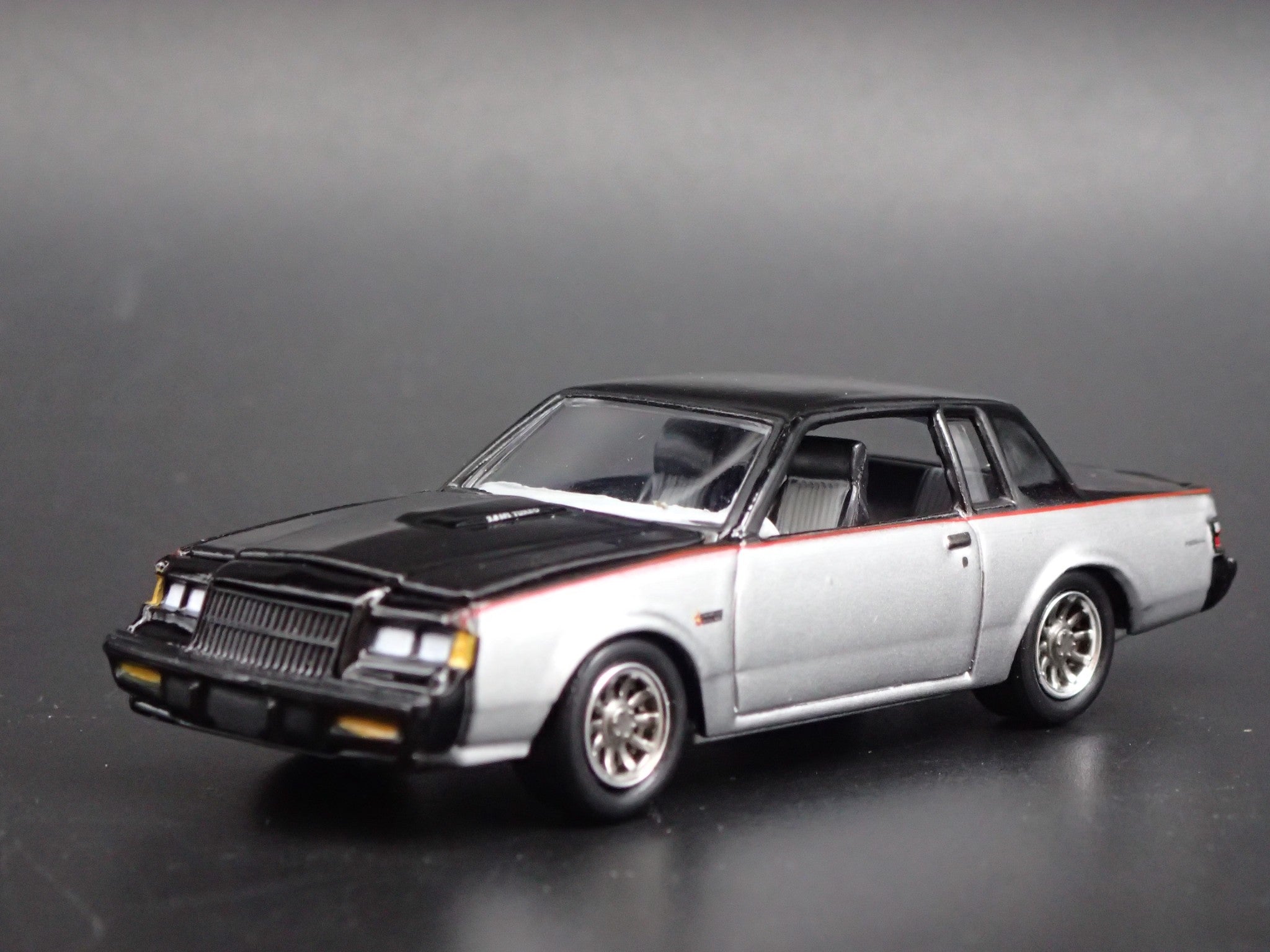 1985 85 BUICK REGAL T-TYPE RARE 1:64 SCALE COLLECTIBLE DIORAMA DIECAST ...