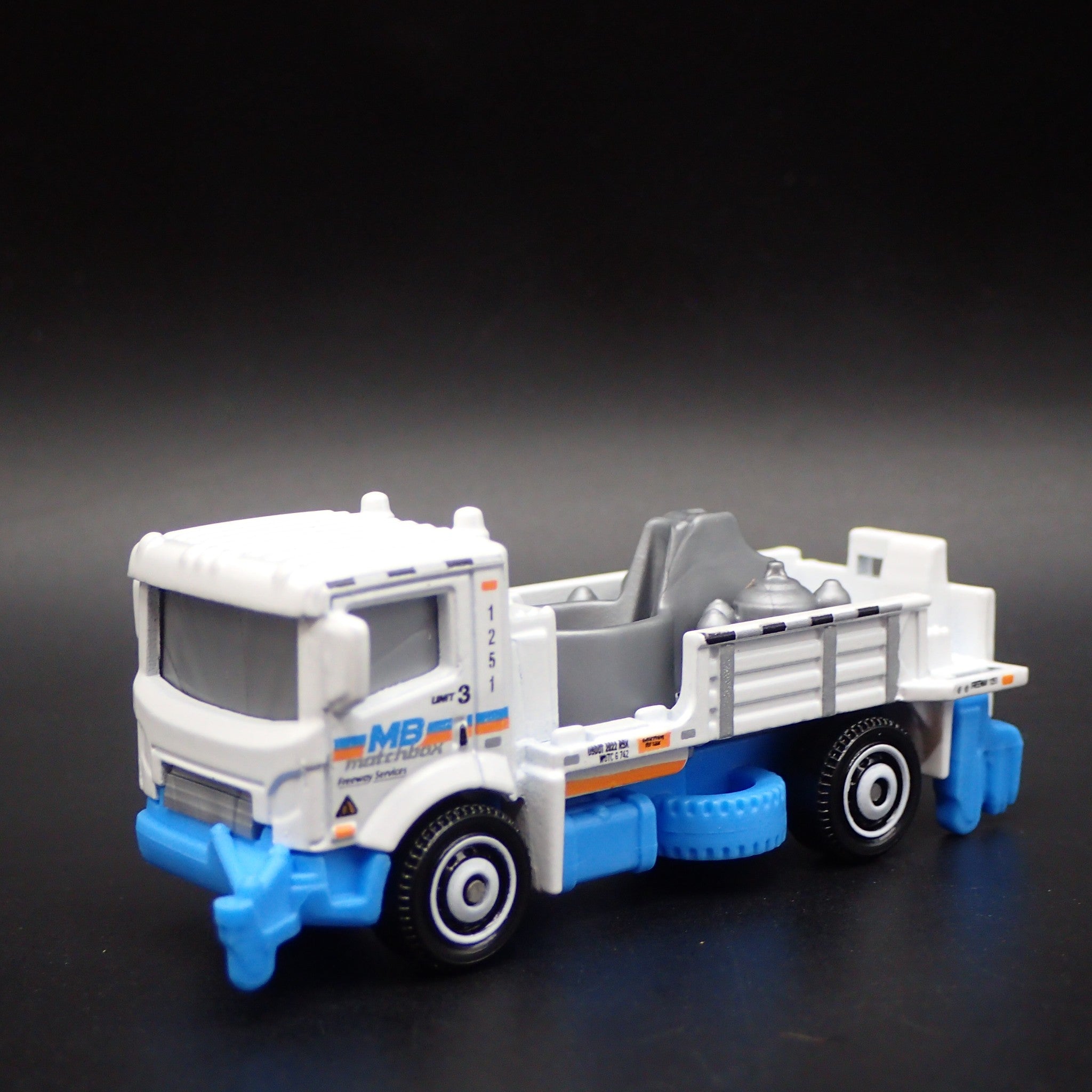 MB CONSTRUCTION ROAD STRIPING TRUCK 1:64 MB SCALE DIORAMA DIECAST MODE ...