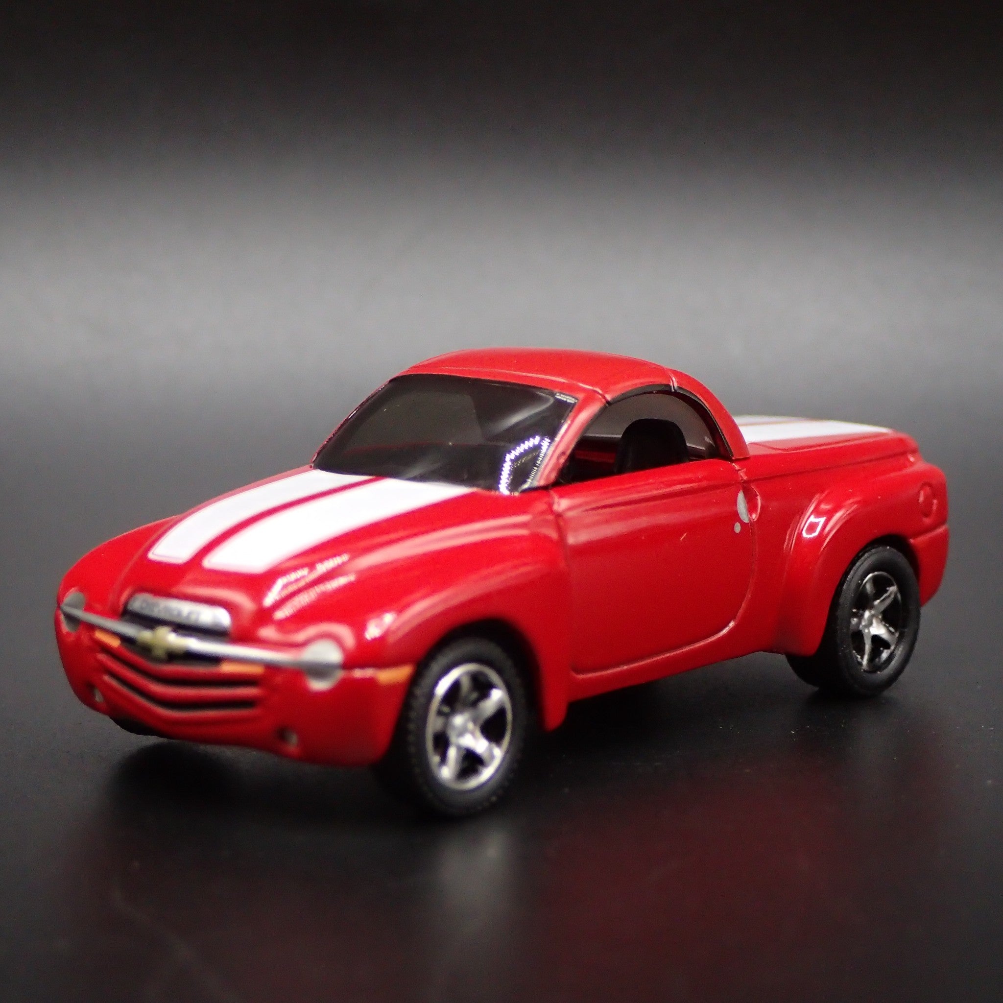 2003-2006 CHEVY CHEVROLET SSR TRUCK RED 1:64 SCALE DIORAMA DIECAST MOD ...