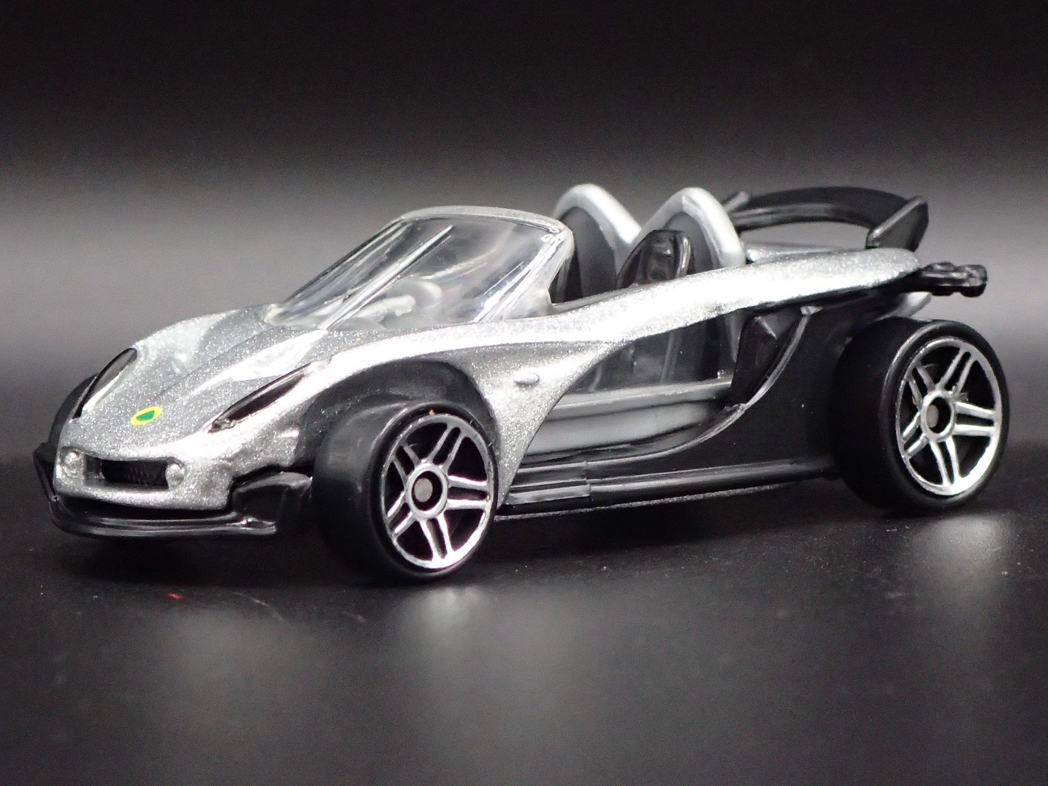 2000 00 LOTUS ELISE 340R SILVER 1:64 SCALE COLLECTIBLE DIORAMA DIECAST ...
