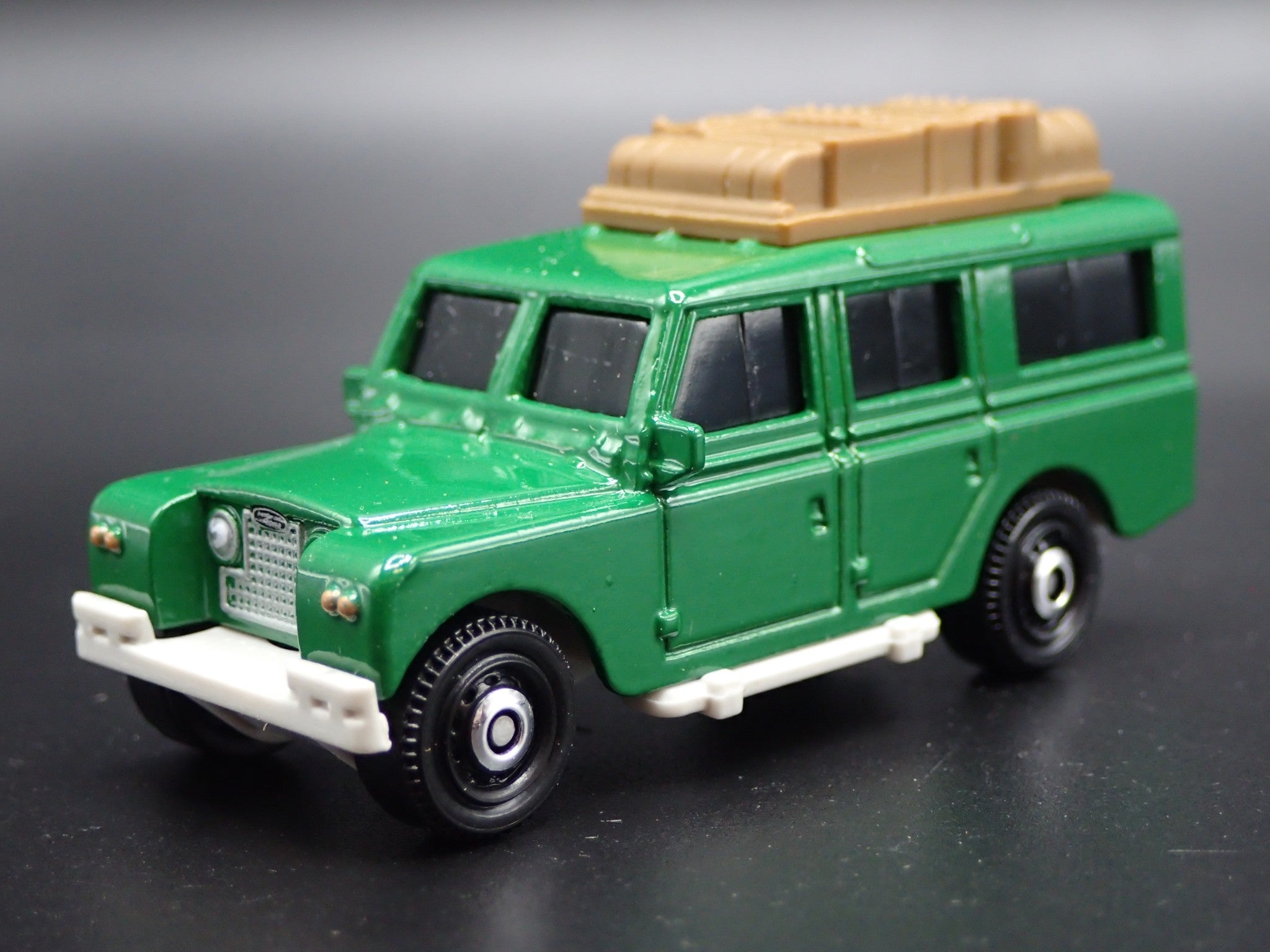 1961-1971 LAND ROVER GEN II 1/64 SCALE COLLECTIBLE DIORAMA DIECAST MOD ...