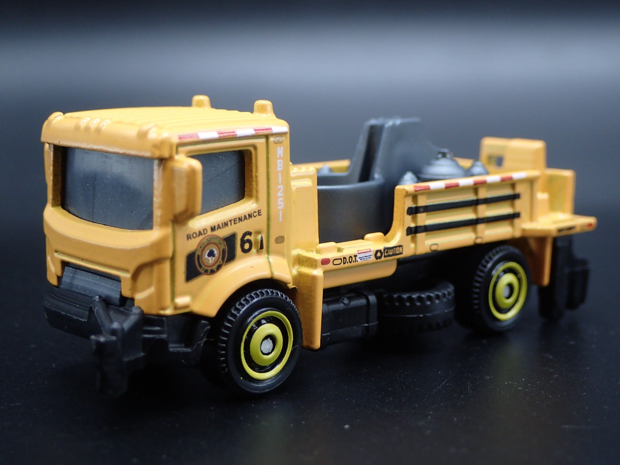 CONSTRUCTION ROAD MAINTENANCE STRIPING 1:64 MB SCALE DIORAMA DIECAST M ...