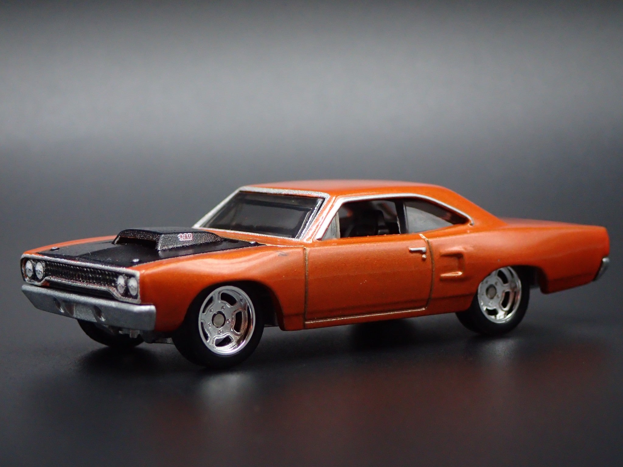 1970 70 PLYMOUTH ROAD RUNNER 1:64 SCALE COLLECTIBLE DIORAMA DIECAST MO ...