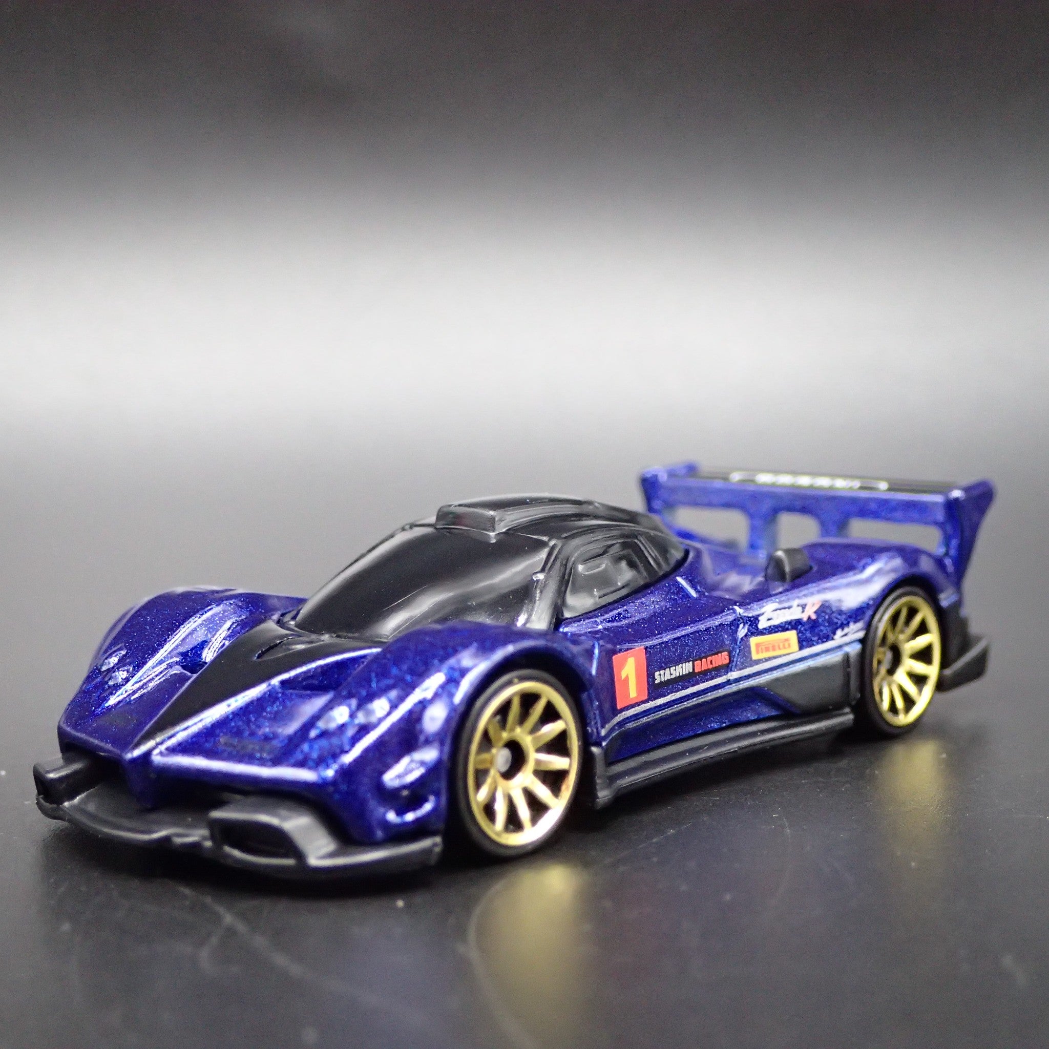 2009-2011 PAGANI ZONDA R SUPERCAR BLUE 1:64 SCALE DIORAMA DIECAST MODE ...