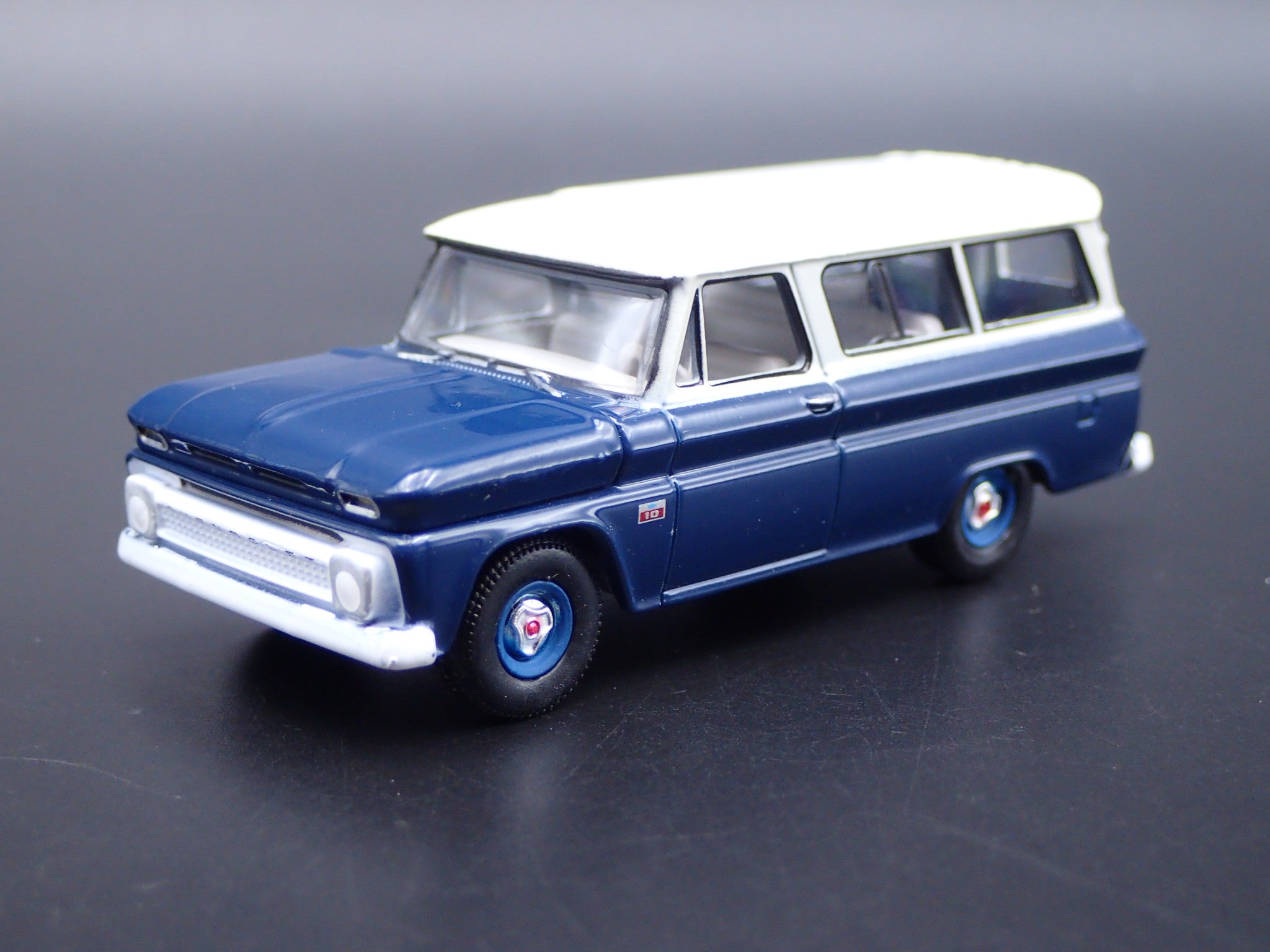 1966 66 CHEVY CHEVROLET SUBURBAN BLUE RARE 1:64 SCALE DIORAMA DIECAST ...