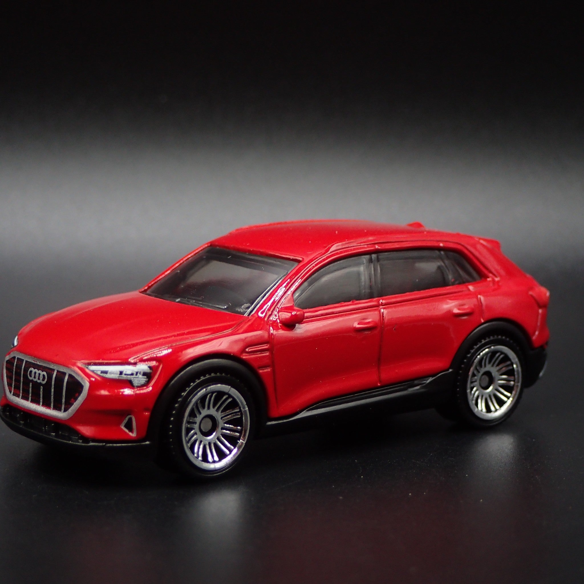 2018-2025 AUDI Q8 E TRON ETRON 1:64 SCALE COLLECTIBLE DIORAMA DIECAST ...