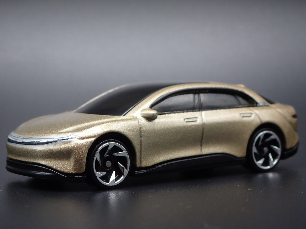 2022-2026 LUCID AIR ELECTRIC VEHICLE GOLD 1:64 SCALE DIORAMA DIECAST M ...