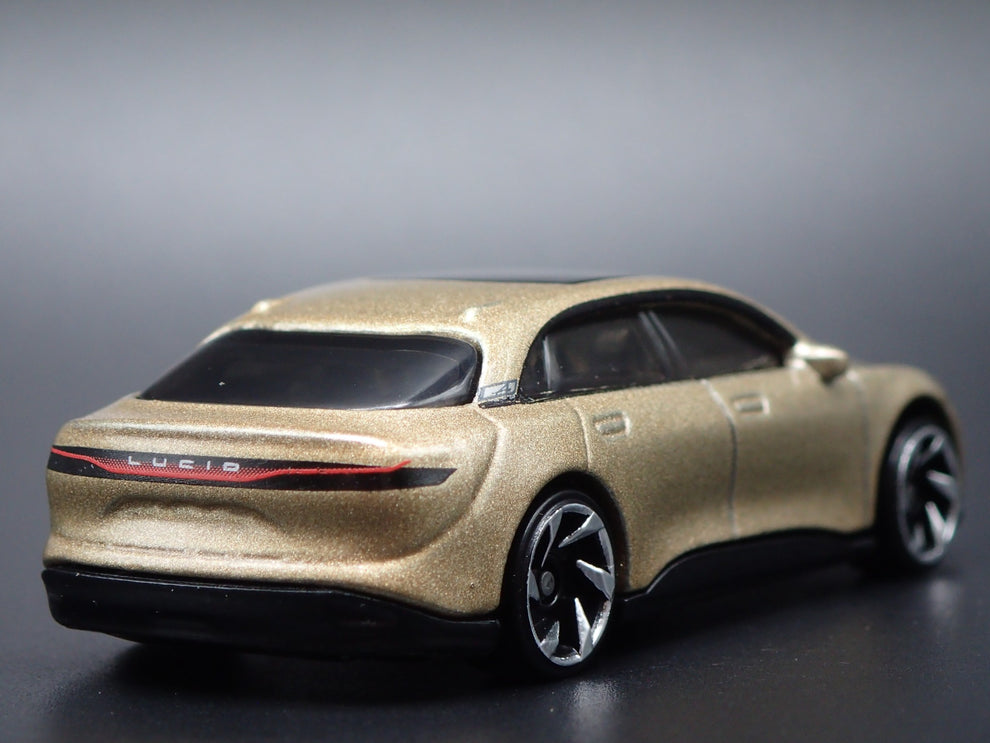 2022-2026 LUCID AIR ELECTRIC VEHICLE GOLD 1:64 SCALE DIORAMA DIECAST M ...