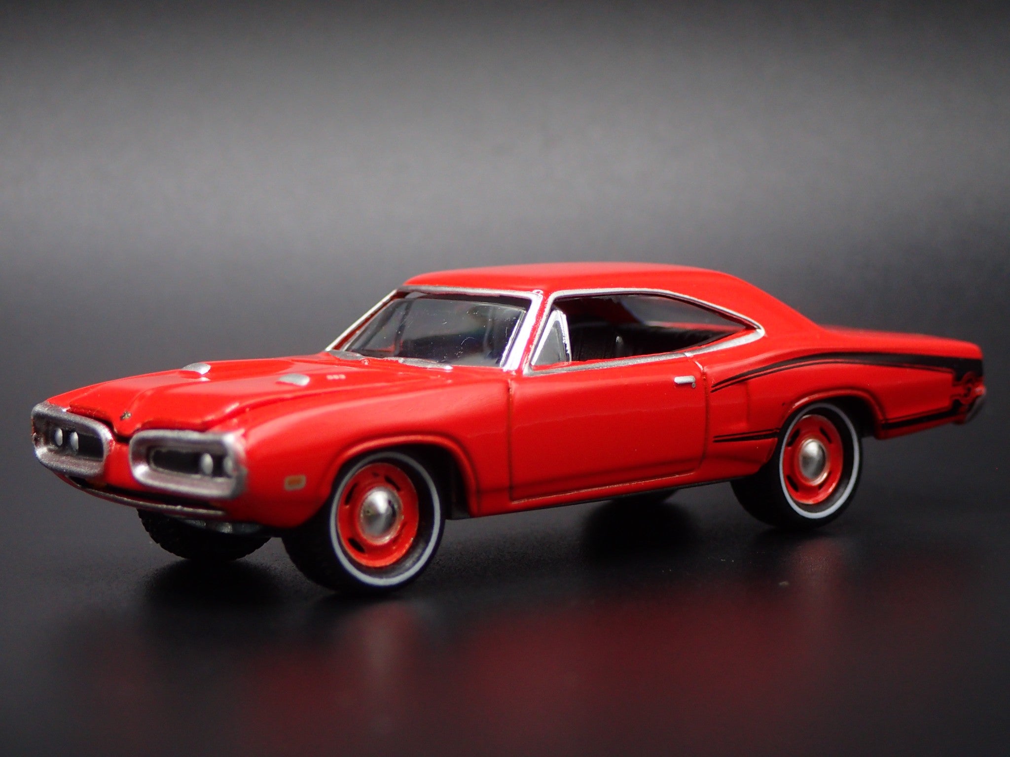 1970 70 DODGE CORONET SUPER BEE ORANGE 1:64 SCALE DIORAMA DIECAST MODE ...