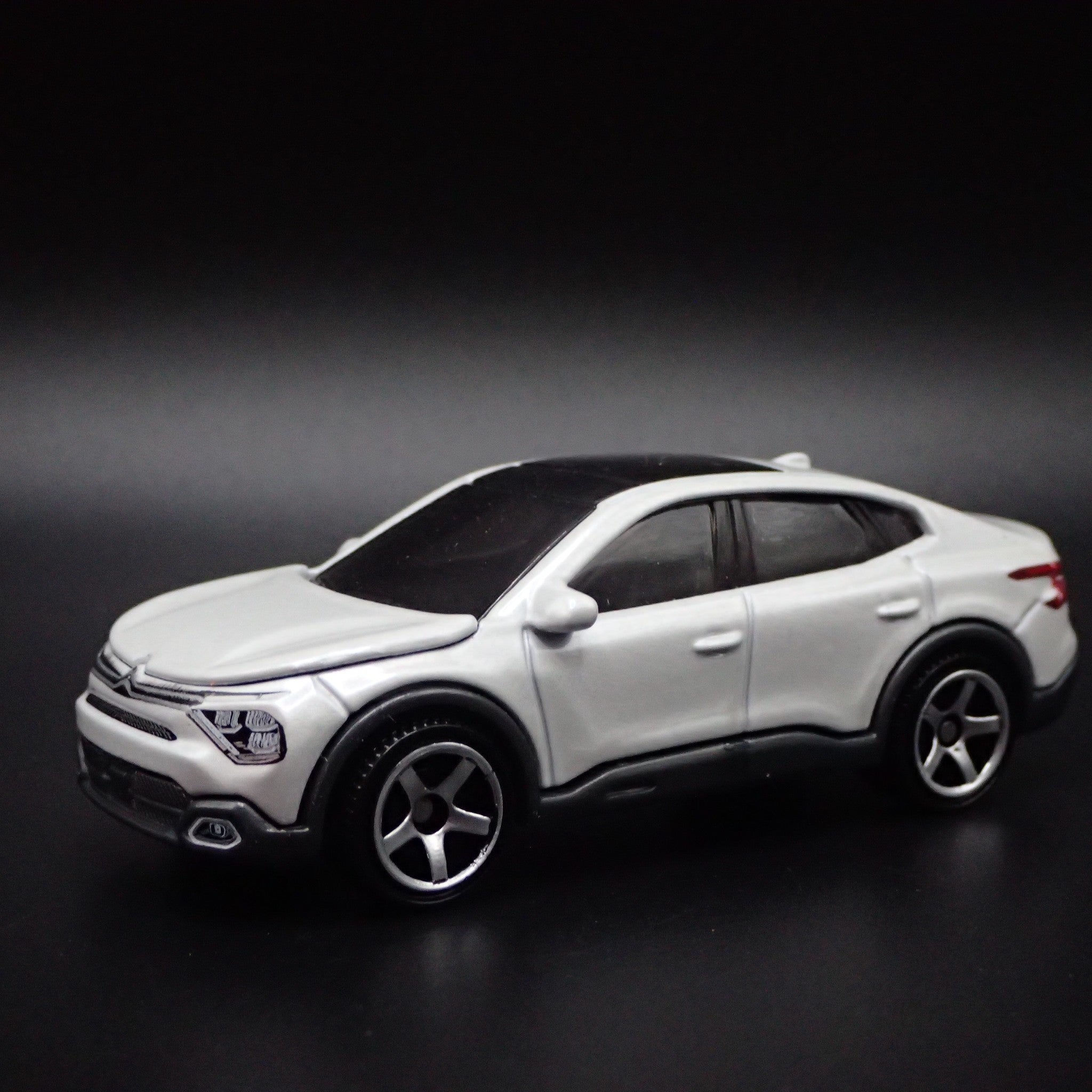 2023-2025 CITROEN E-C4 X WHITE 1:64 SCALE COLLECTIBLE DIORAMA DIECAST ...