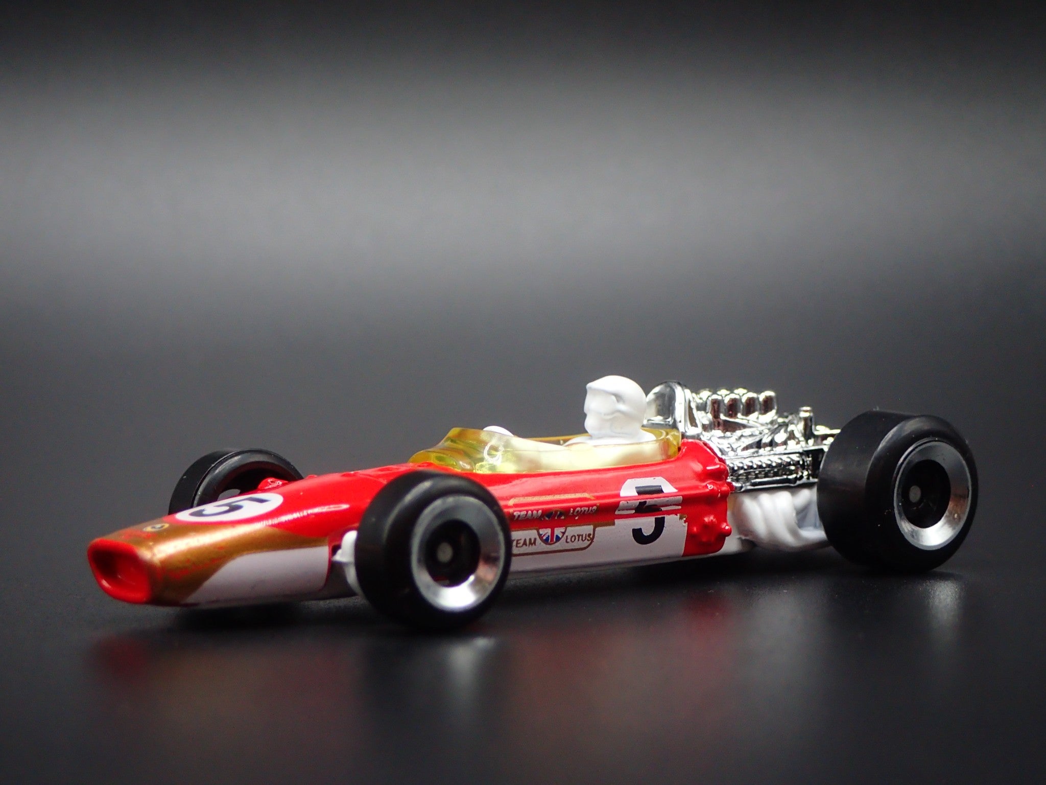 1968 68 LOTUS TYPE 49 #5 FORMULA 1 F1 RED 1/64 SCALE DIORAMA DIECAST M ...