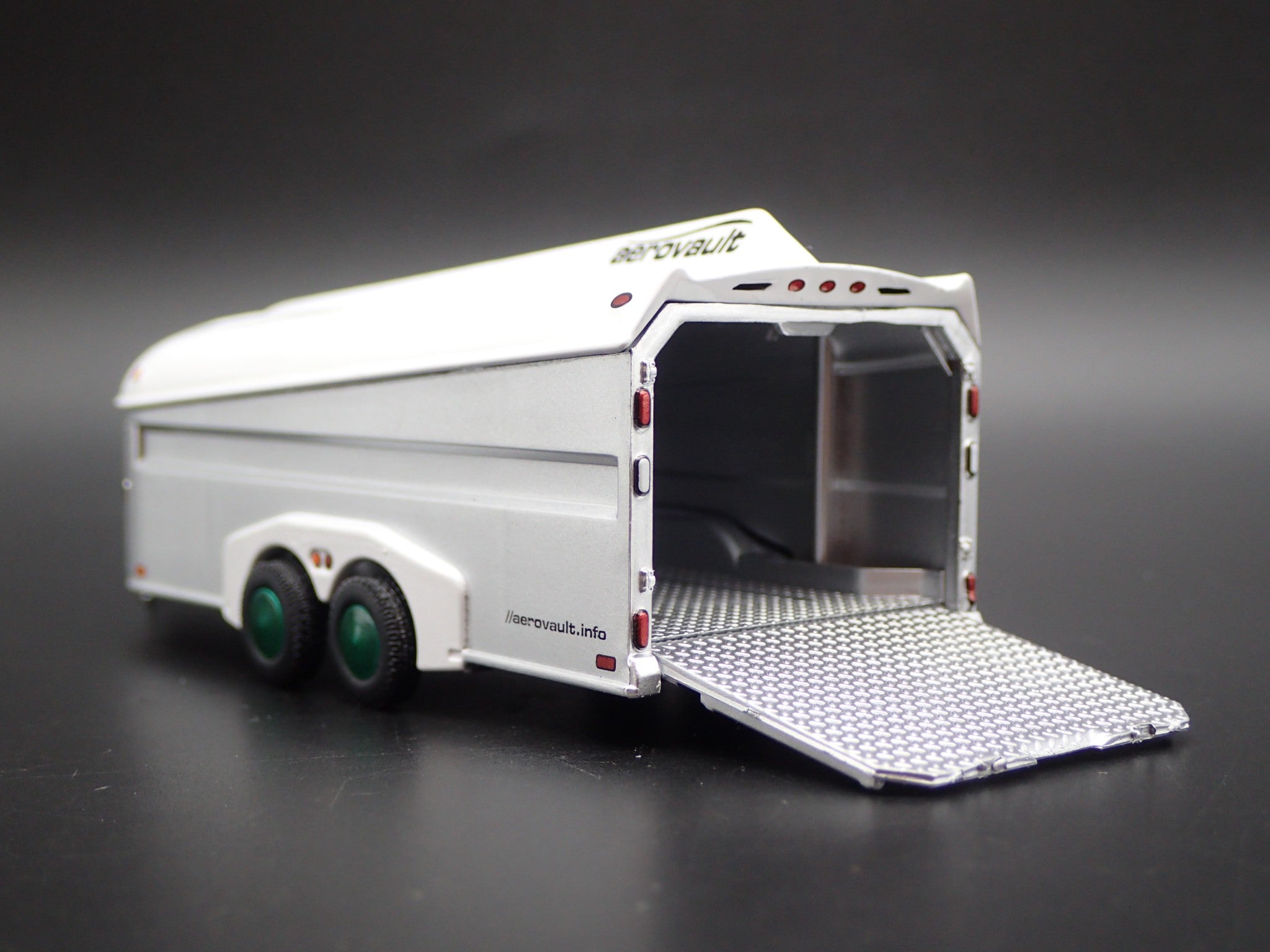 AEROVAULT MKII TRAILER GREEN MACHINE CHASE 1/64 SCALE DIORAMA DIECAST ...