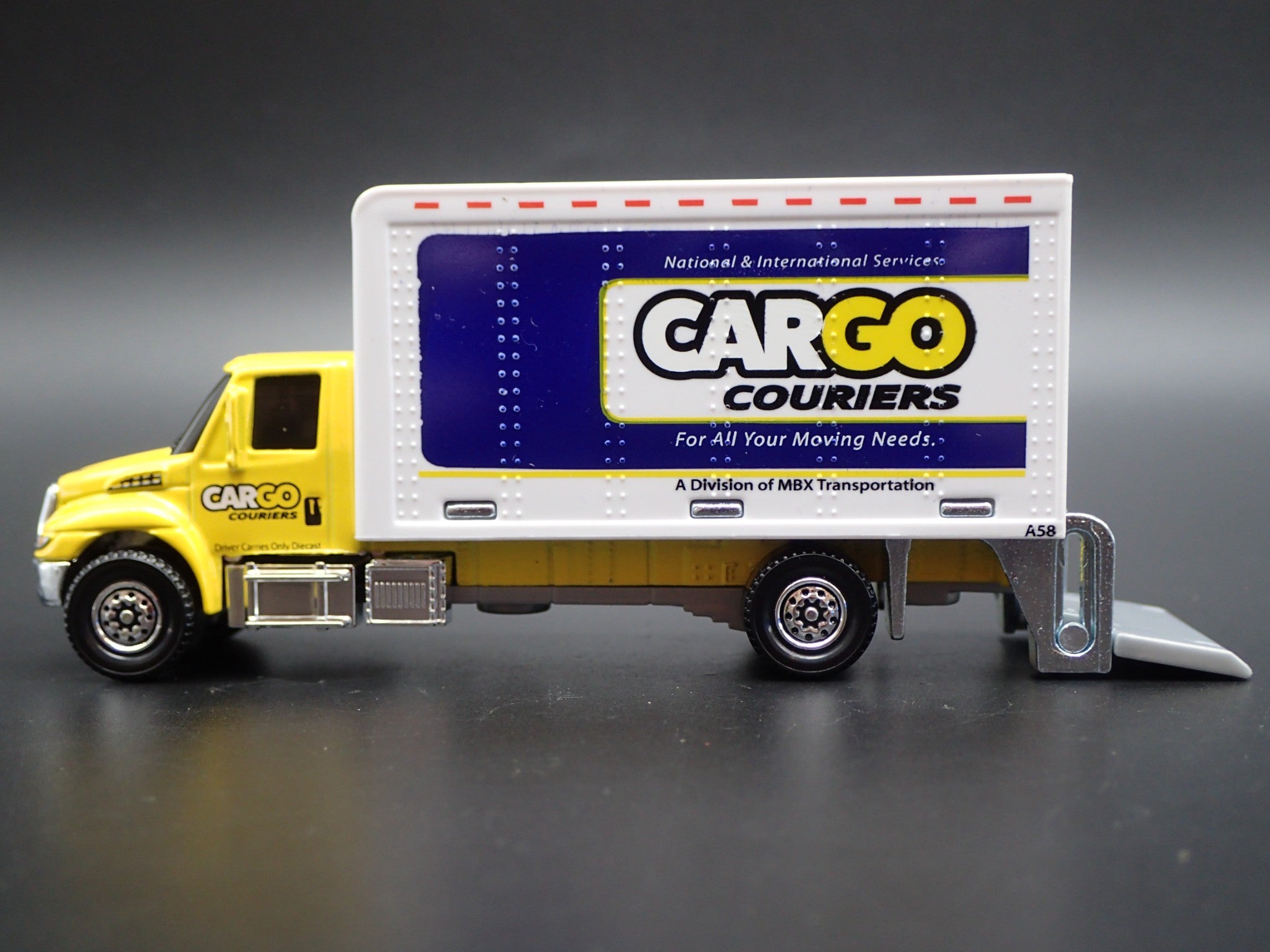 INTERNATIONAL DURASTAR BOX TRUCK w LIFTGATE 1/64 MB SCALE DIORAMA DIEC ...