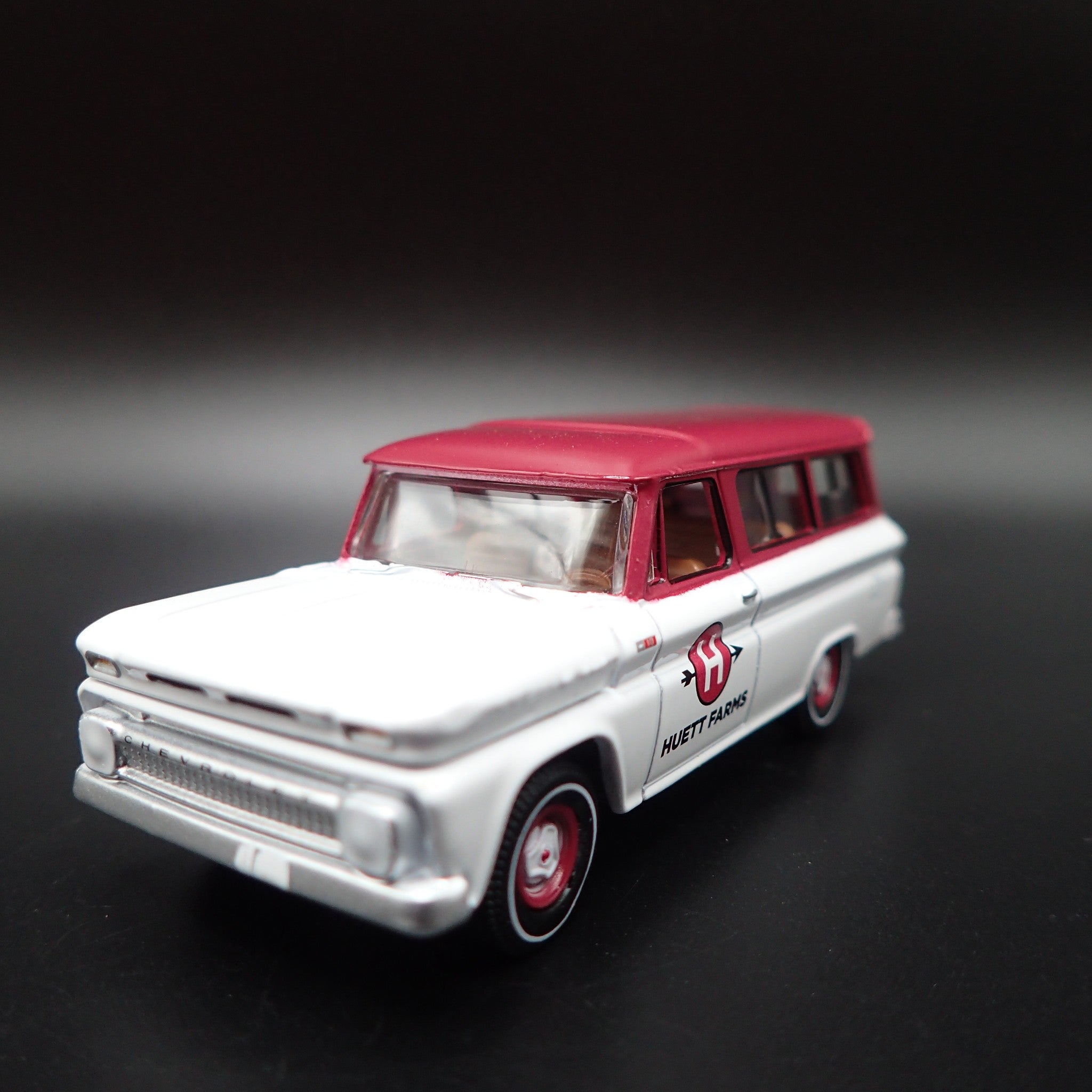 1965 65 CHEVY CHEVROLET SUBURBAN HUETT FARM 1:64 SCALE DIORAMA DIECAST ...