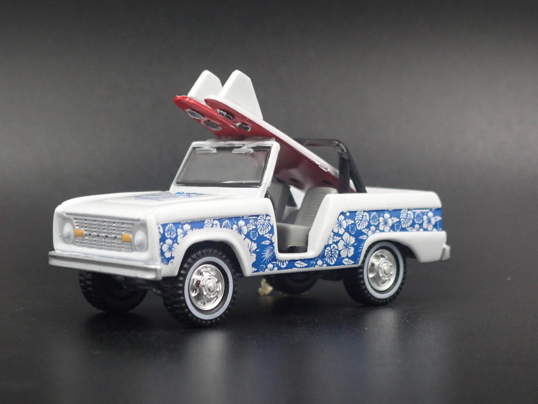 1966 66 FORD BRONCO SURF WHITE 1:64 SCALE COLLECTIBLE DIORAMA DIECAST ...