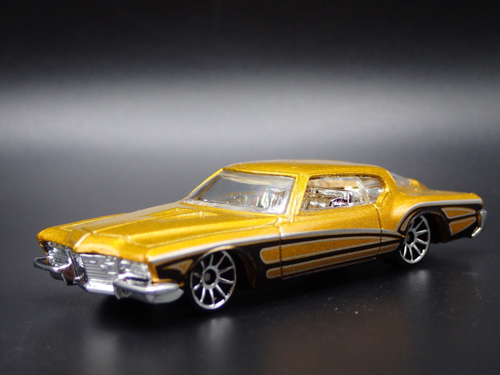 1971 71 BUICK RIVIERA GOLD RARE 1:64 SCALE COLLECTIBLE DIORAMA DIECAST ...