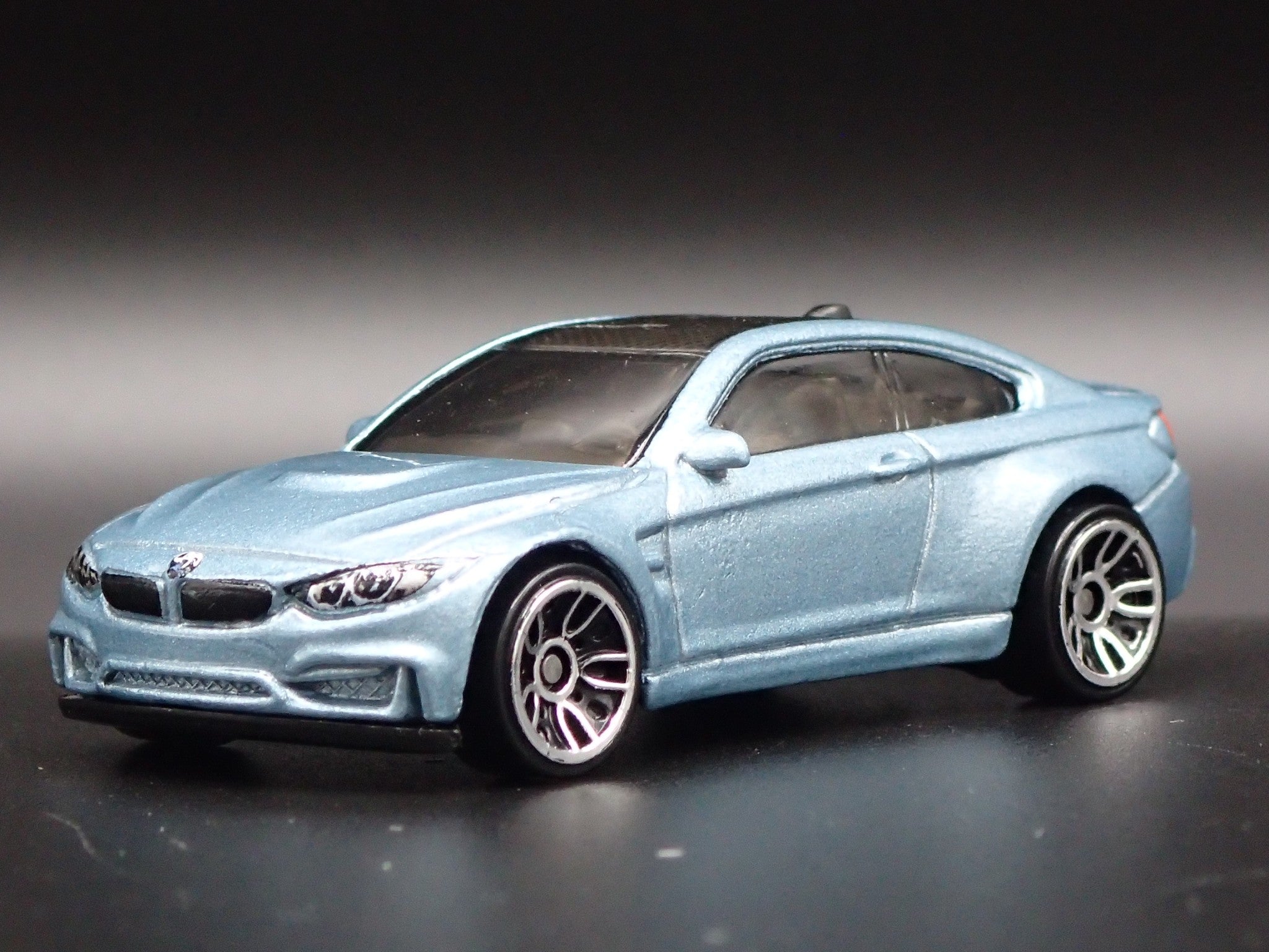 2014-2020 BMW M4 F82 COUPE 1:64 SCALE COLLECTIBLE DIORAMA DIECAST MODE ...