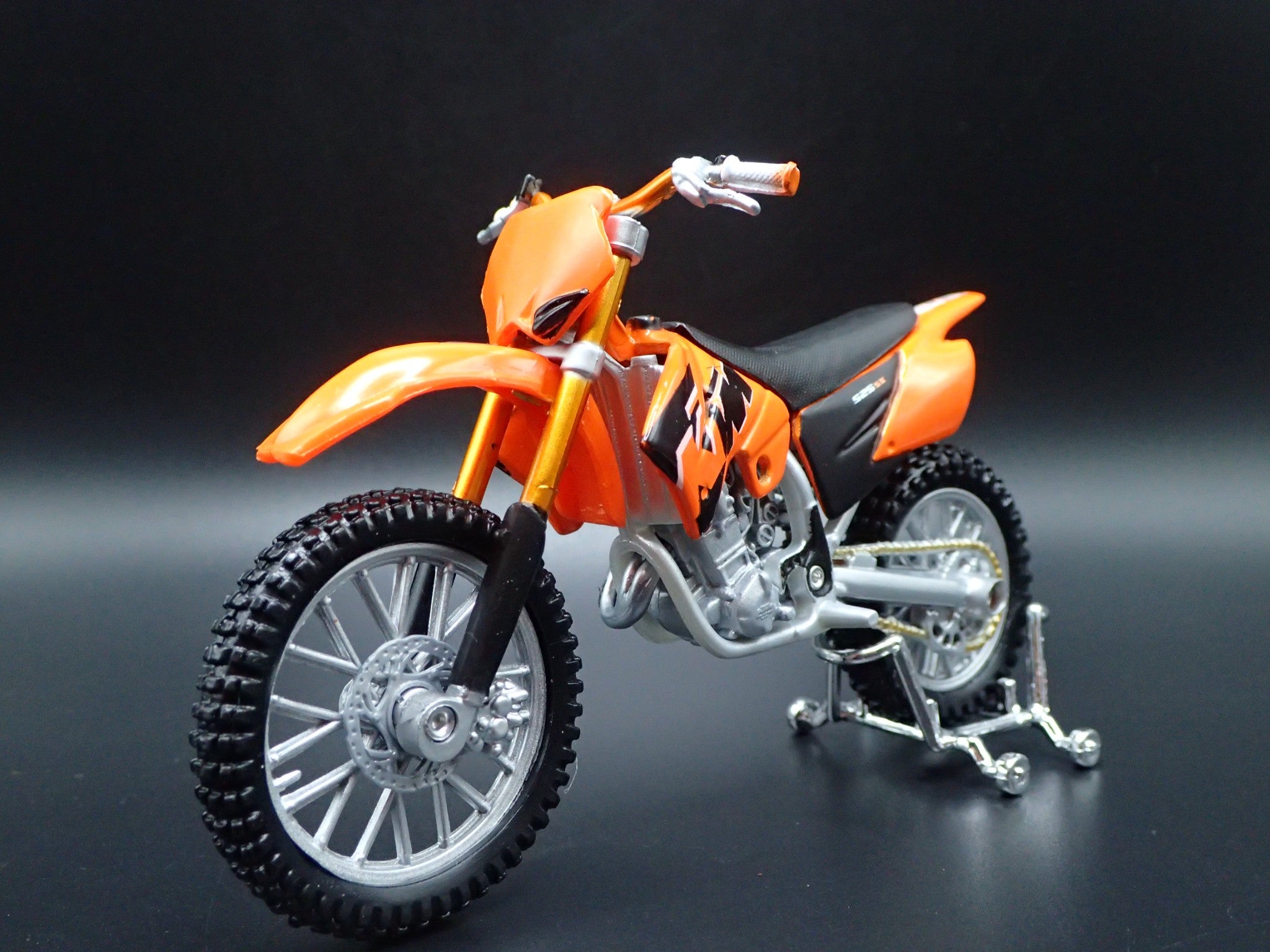 KTM 525SX DIRT BIKE MOTORCYCLE ORANGE 1/18 SCALE DIORAMA DIECAST MODEL ...