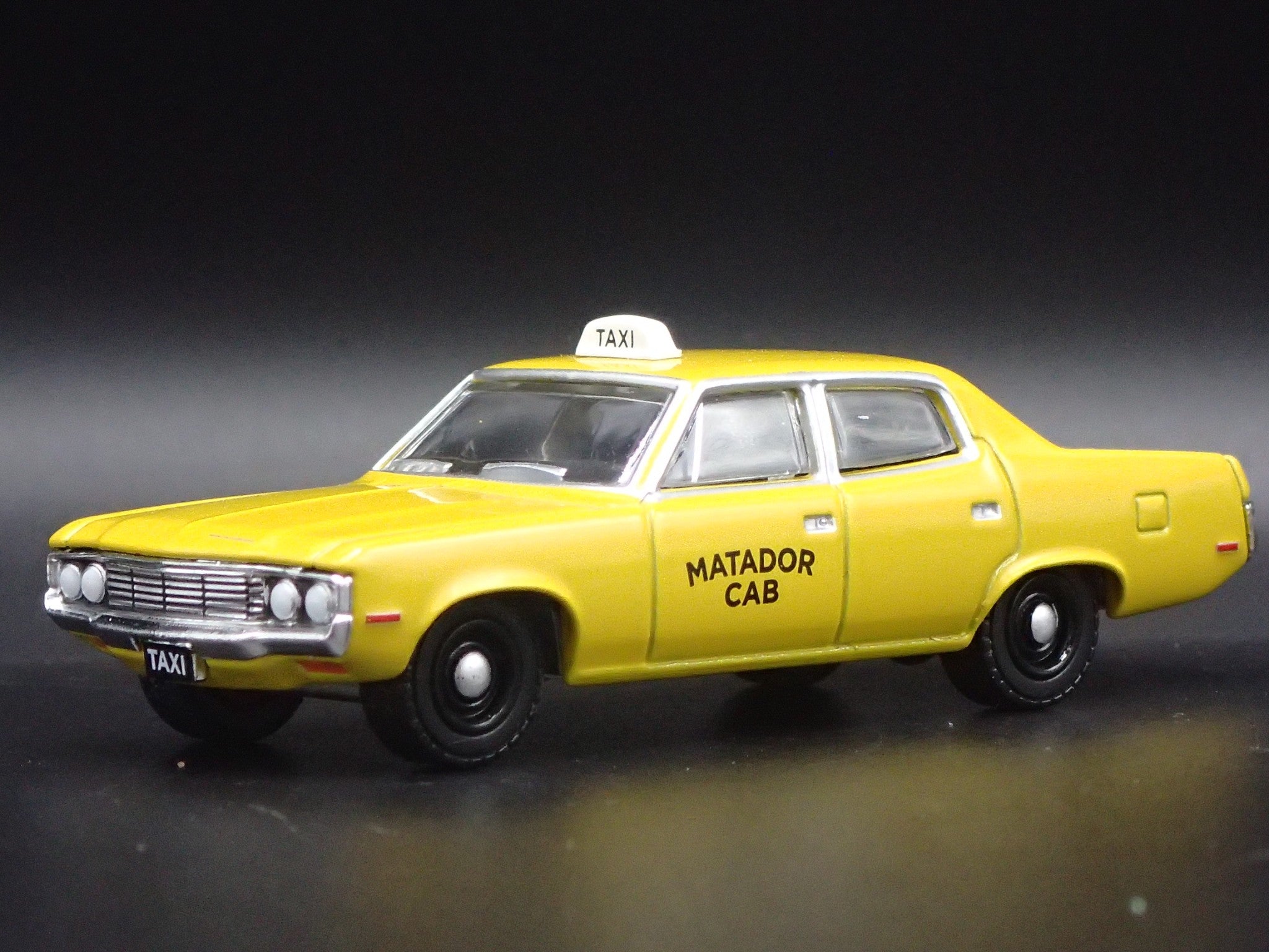 1972 72 AMC MATADOR TAXI CAB 1:64 SCALE COLLECTIBLE DIORAMA DIECAST MO ...