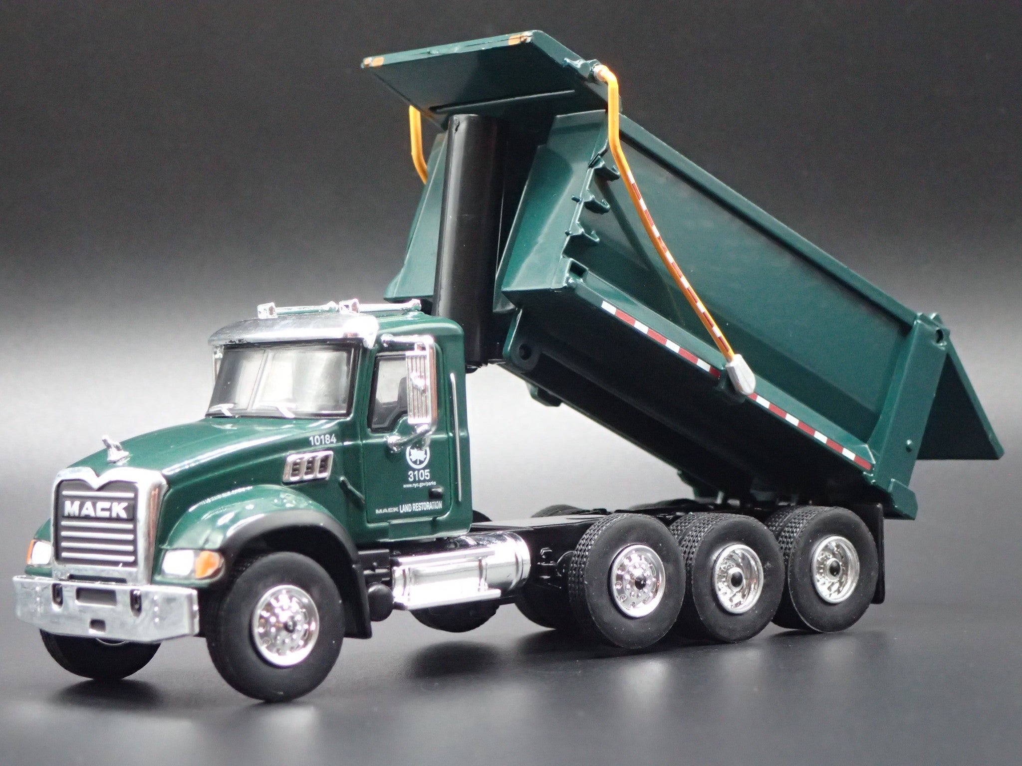 2019 19 MACK GRANITE DUMP TRUCK NYC GREEN 1:64 SCALE DIORAMA DIECAST M ...