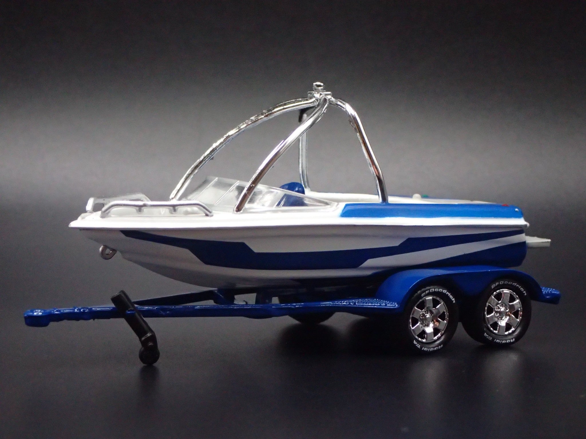 SKI & WAKEBOARD SPEED BOAT ON TRAILER BLUE 1/64 SCALE DIORAMA PROP MOD ...