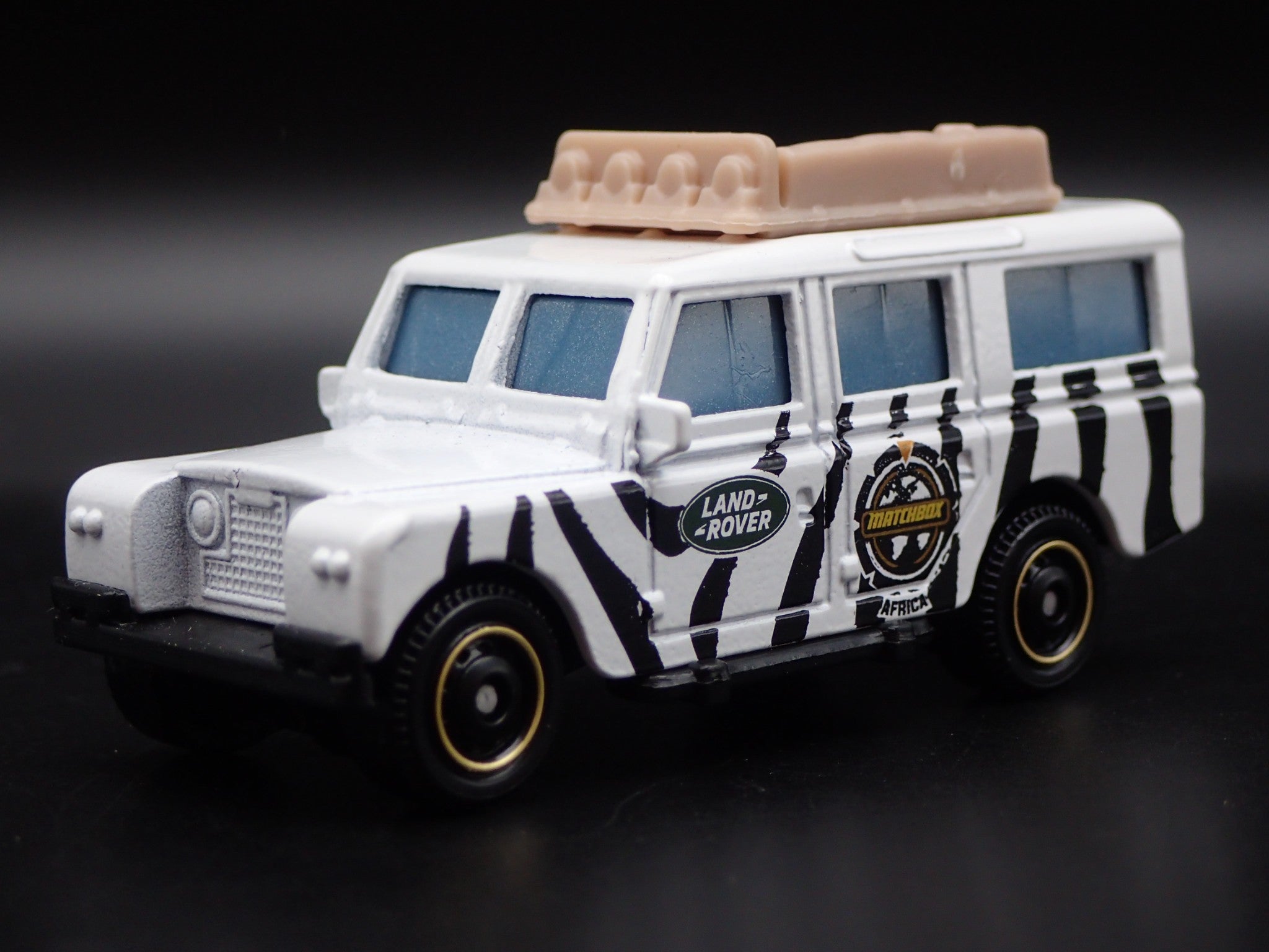 1961-1971 LAND ROVER GEN II SAFARI WHITE 1/64 SCALE DIORAMA DIECAST MO ...
