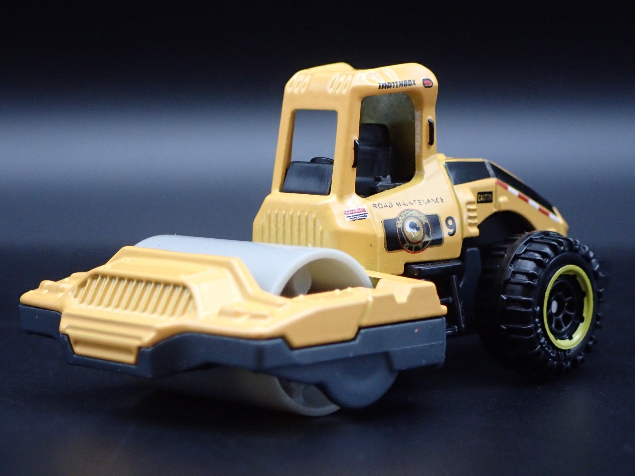 CONSTRUCTION ROAD ROLLER YELLOW 1:64 SCALE COLLECTIBLE DIORAMA DIECAST ...