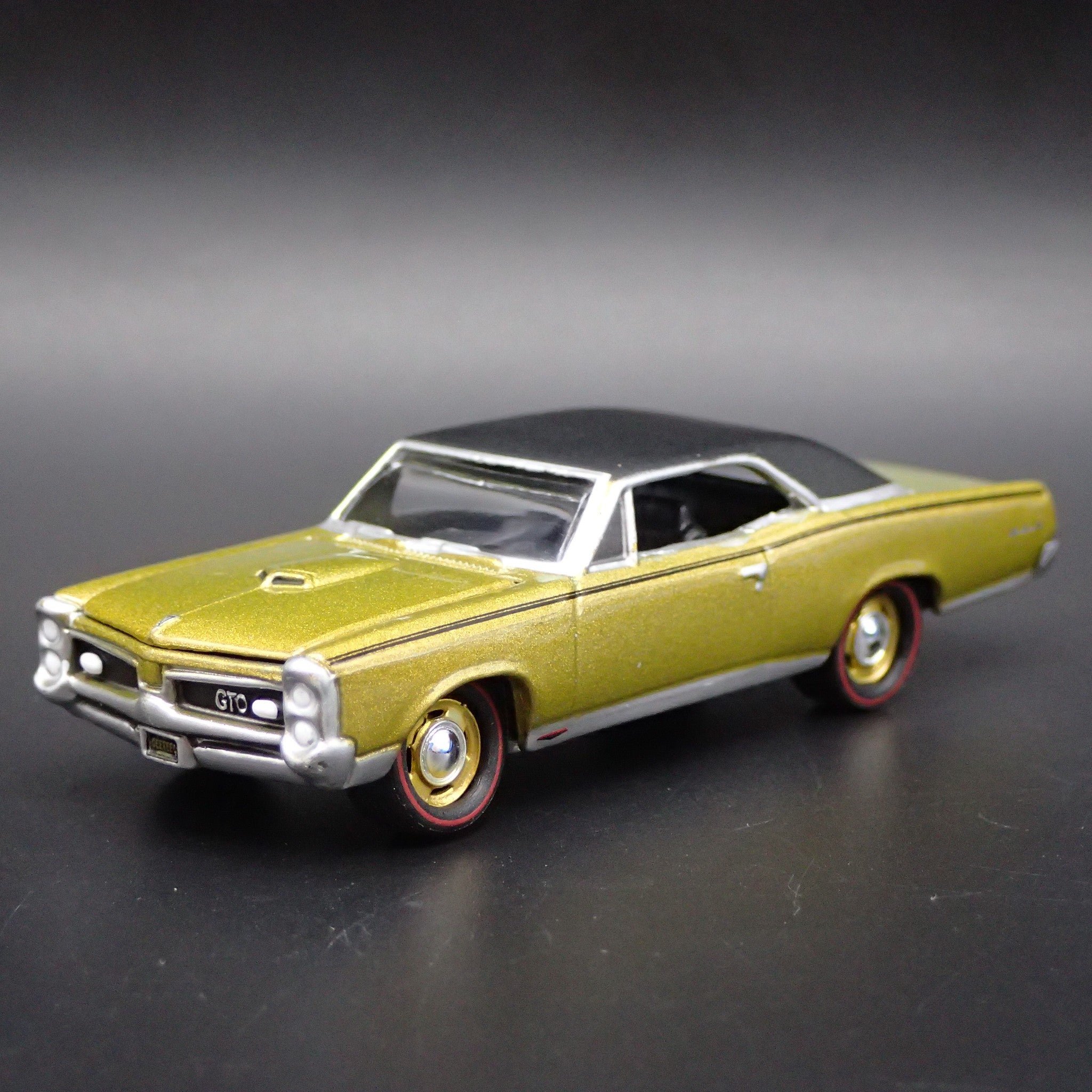 1967 67 PONTIAC GTO MUSCLE CAR 1/64 SCALE COLLECTIBLE DIORAMA DIECAST ...