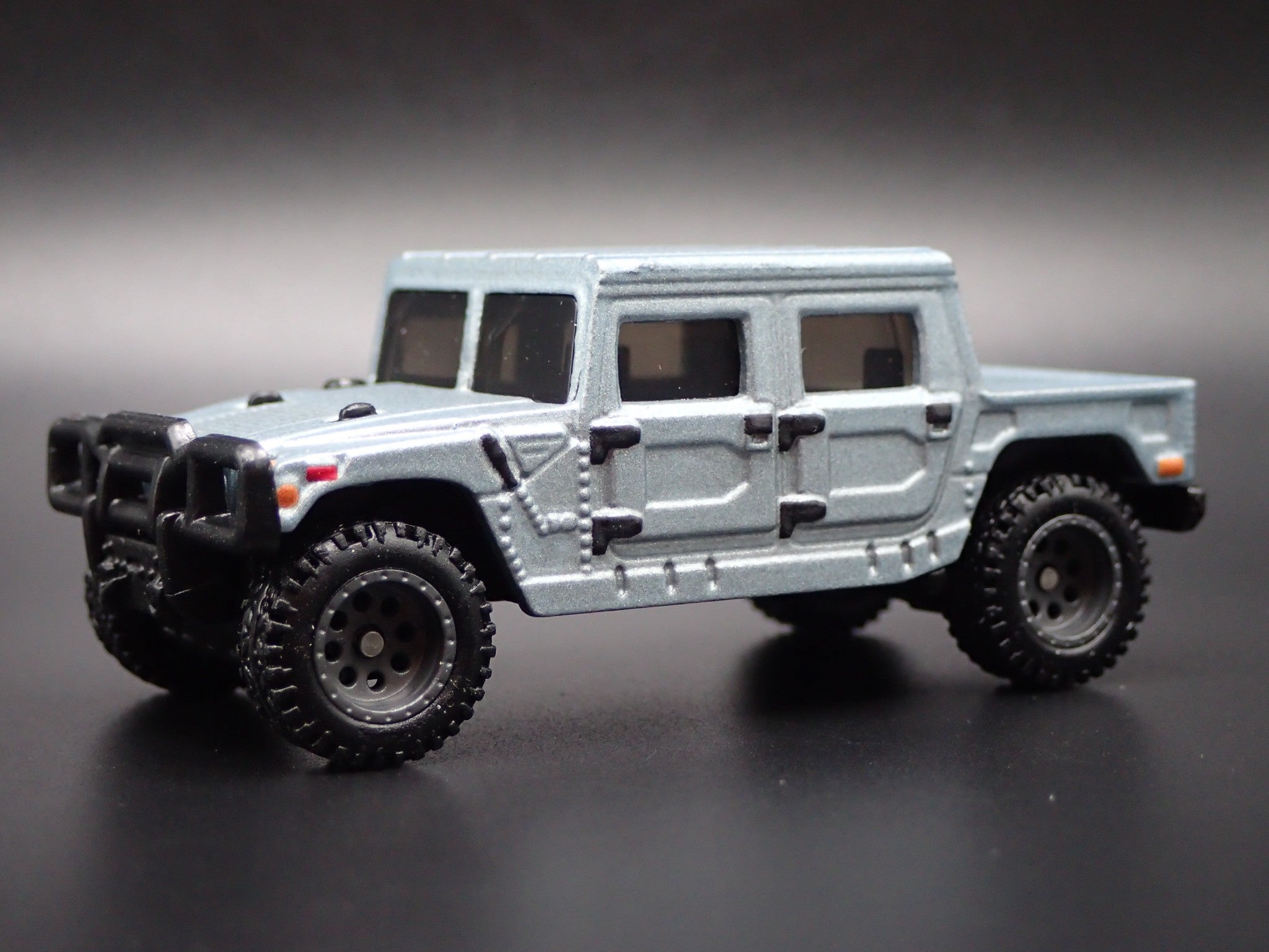 1992-2006 HUMMER H1 LUXURY PICKUP TRUCK 1:64 SCALE DIORAMA DIECAST MOD ...