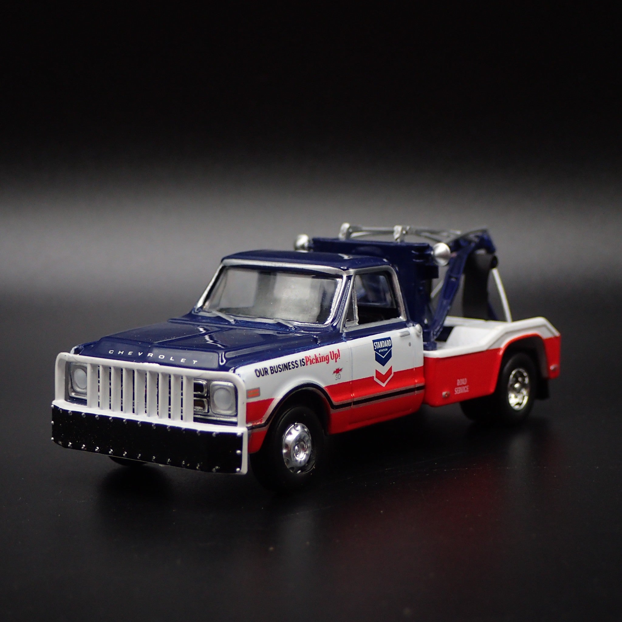 1968 CHEVROLET C30 DUALLY WRECKER TOW TRUCK STANDARD OIL 1:64 SCALE DI ...
