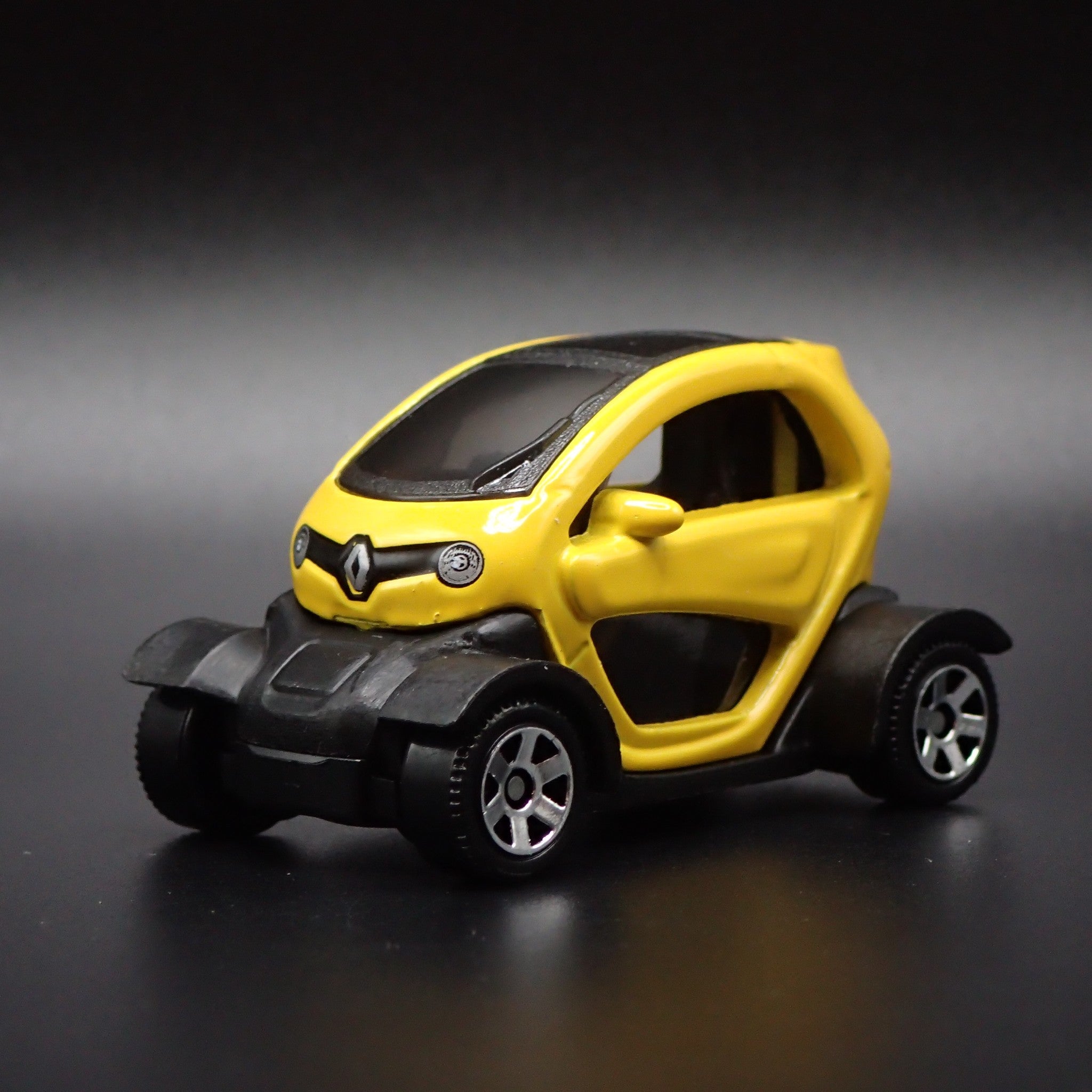 2012-2023 RENAULT TWIZY YELLOW 1:64 SCALE COLLECTIBLE DIORAMA DIECAST ...