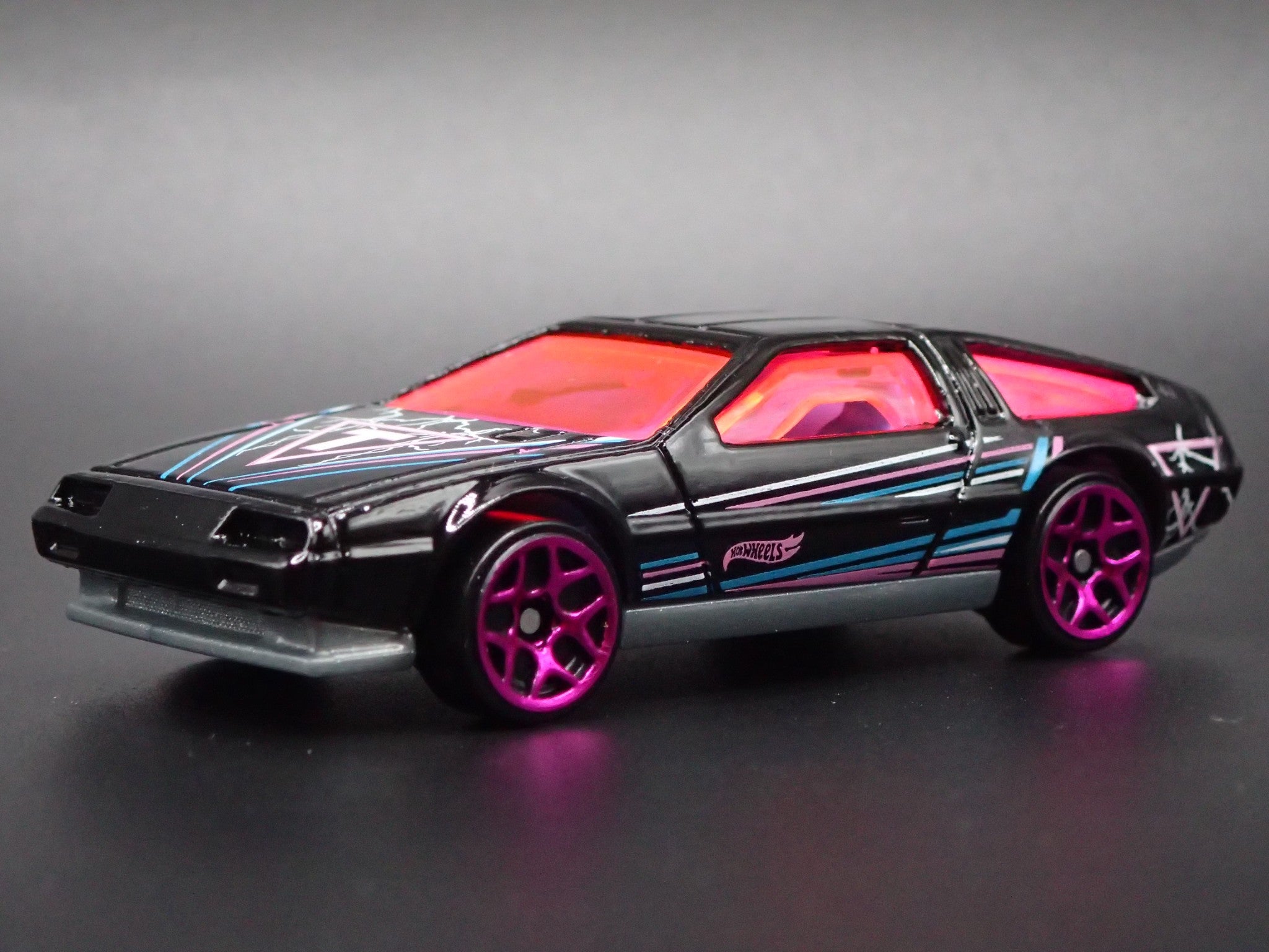 1981-1983 DMC DELOREAN BLACK 1:64 SCALE COLLECTIBLE DIORAMA DIECAST MO ...