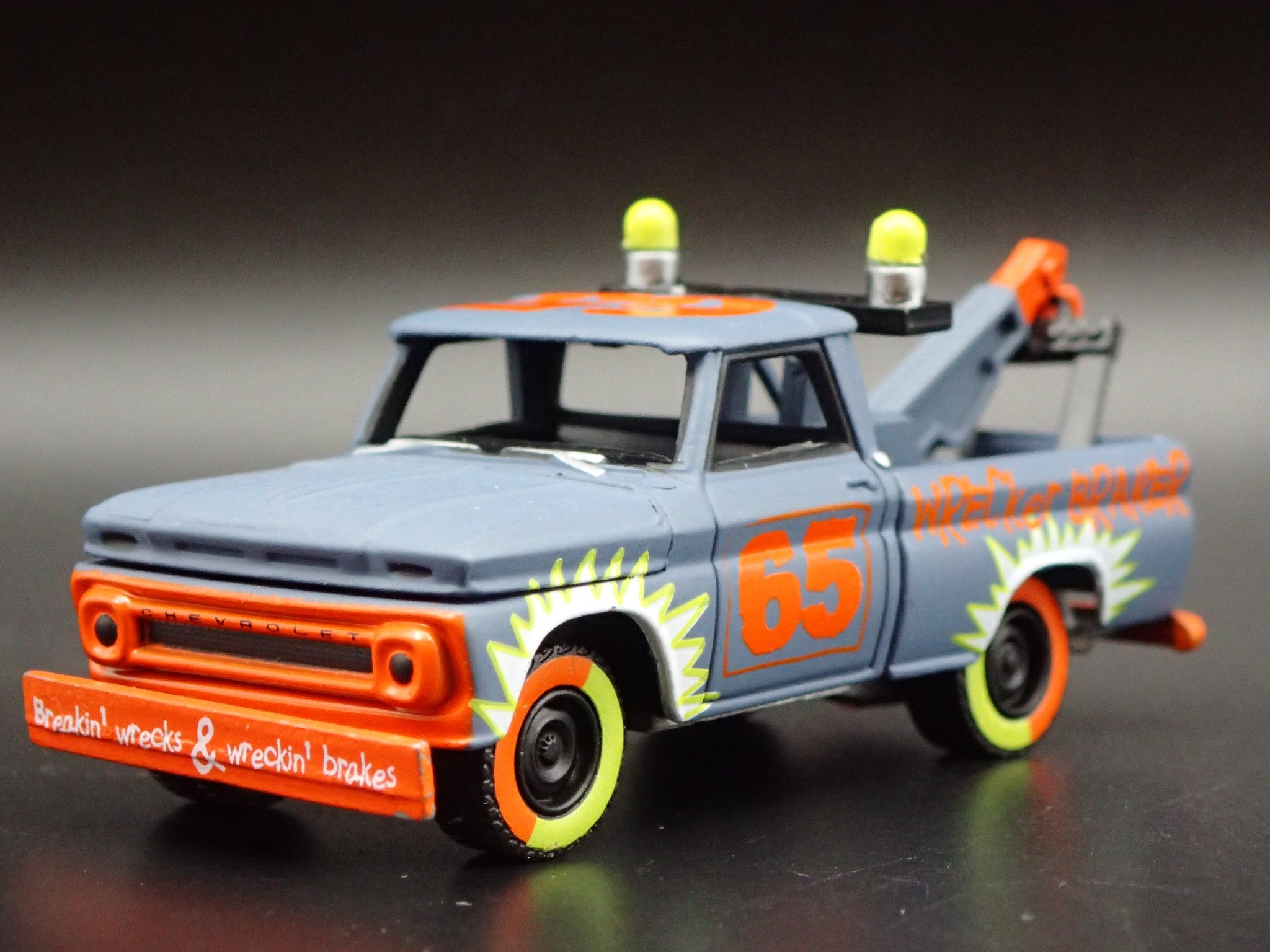 1965 65 CHEVY CHEVROLET TOW TRUCK DEMOLITION DERBY 1:64 SCALE DIECAST ...