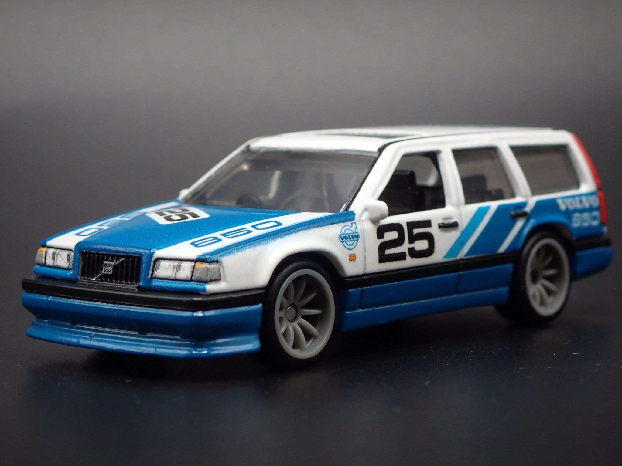 1993-1997 VOLVO 850 ESTATE STATION WAGON 1:64 SCALE DIORAMA DIECAST MO ...