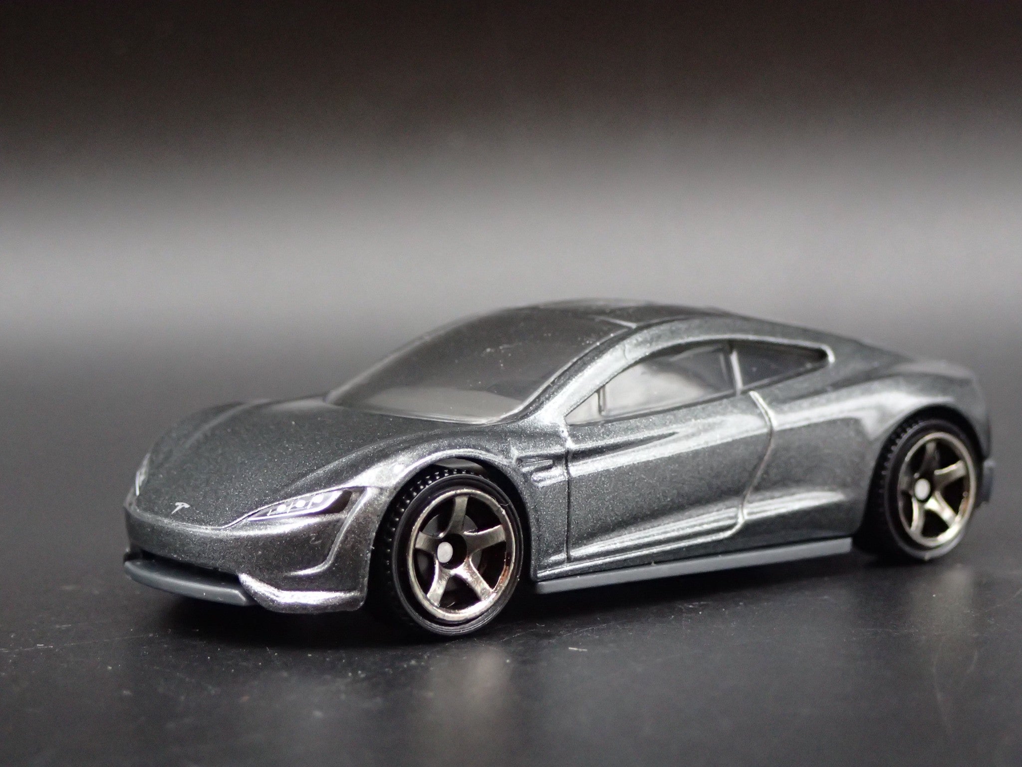 TESLA ROADSTER CONCEPT GRAY 1:64 SCALE COLLECTIBLE DIORAMA DIECAST MOD ...
