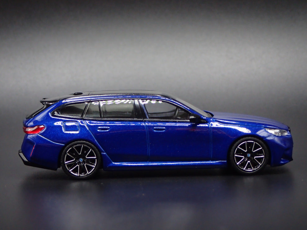BMW M5 TOURING STATION WAGON BLUE 1/64 SCALE DIORAMA DIECAST MODEL CAR ...
