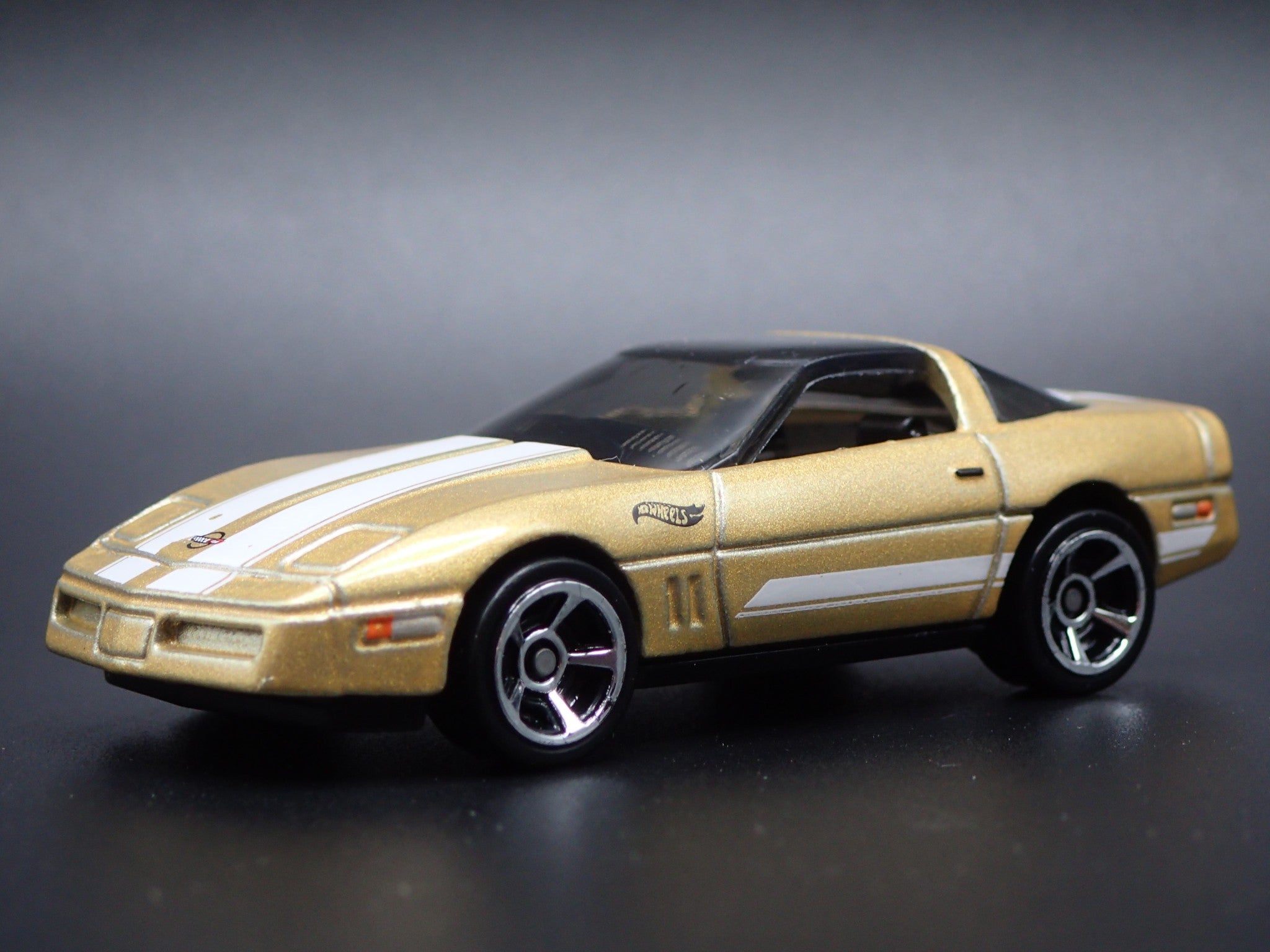1984-1996 C4 CHEVY CHEVROLET CORVETTE GOLD 1:64 SCALE DIORAMA DIECAST ...